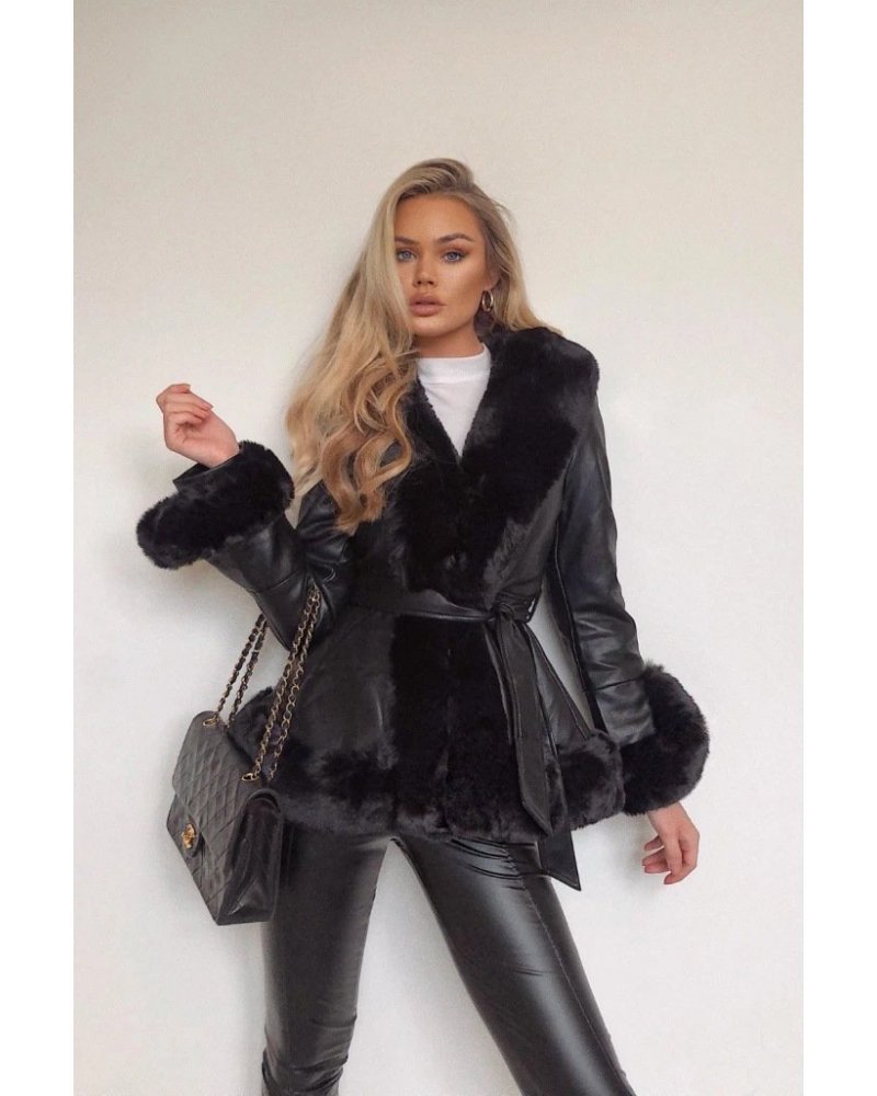 Geaca dama in clos piele eco neagra cu blanita si gluga Tereza