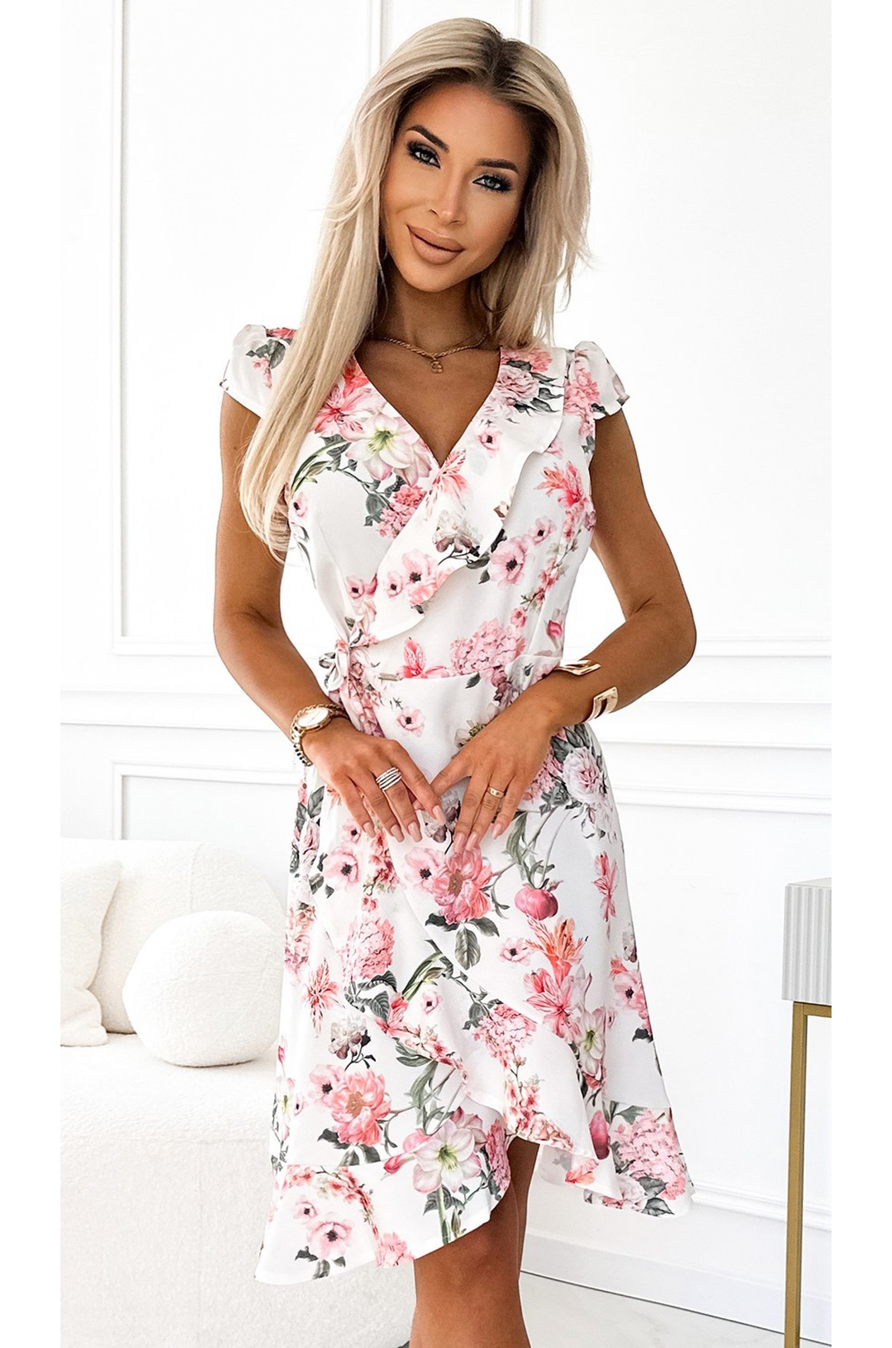 Rochie alba scurta cu flori multicolore Aminta - JojoFashion.ro