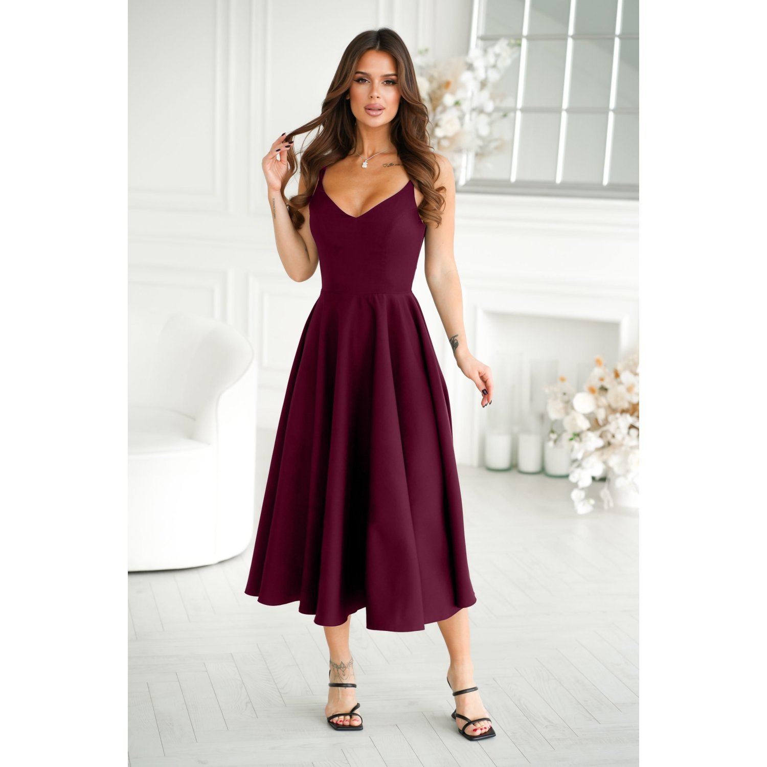 Rochie midi in clos burgundy cu umerii goi vaporoasa Fabiola ...