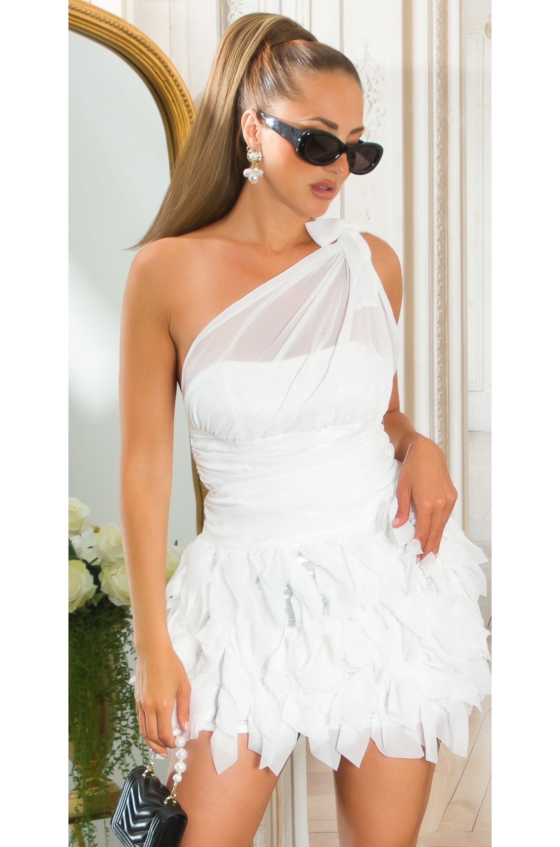 Rochie alba scurta cu pene din tulle cu umeri goi Bambolina ...