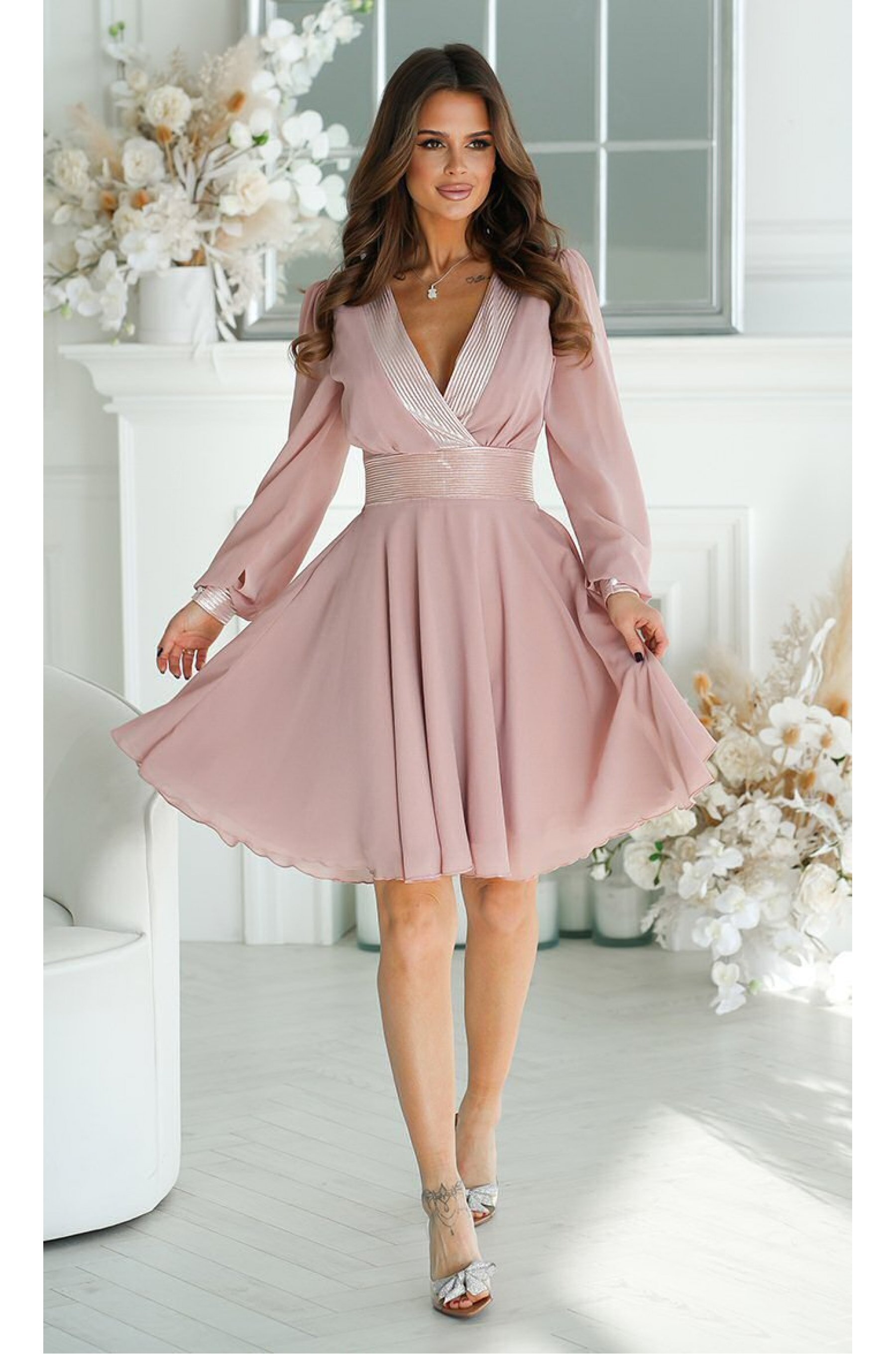 Rochie scurta roz pudrat cu maneca lunga vaporoasa Hermosa - JojoFashion.ro