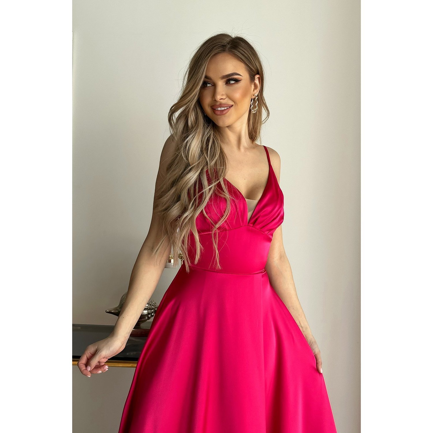 Rochie lunga din satin roz fucsia Aleeza - JojoFashion.ro