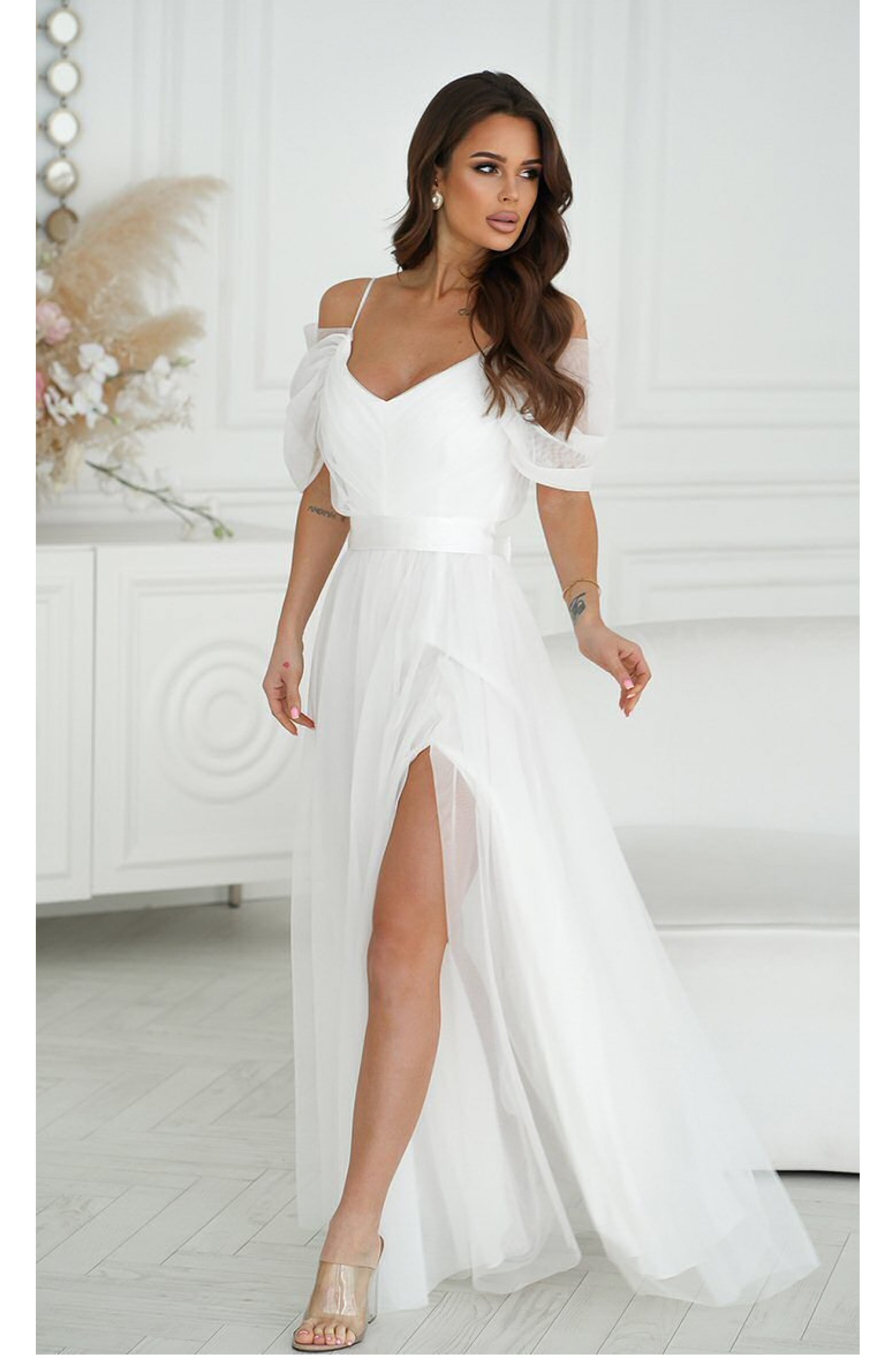 Rochie lunga alba din tulle vaporoasa cu umerii goi FloraY - JojoFashion.ro