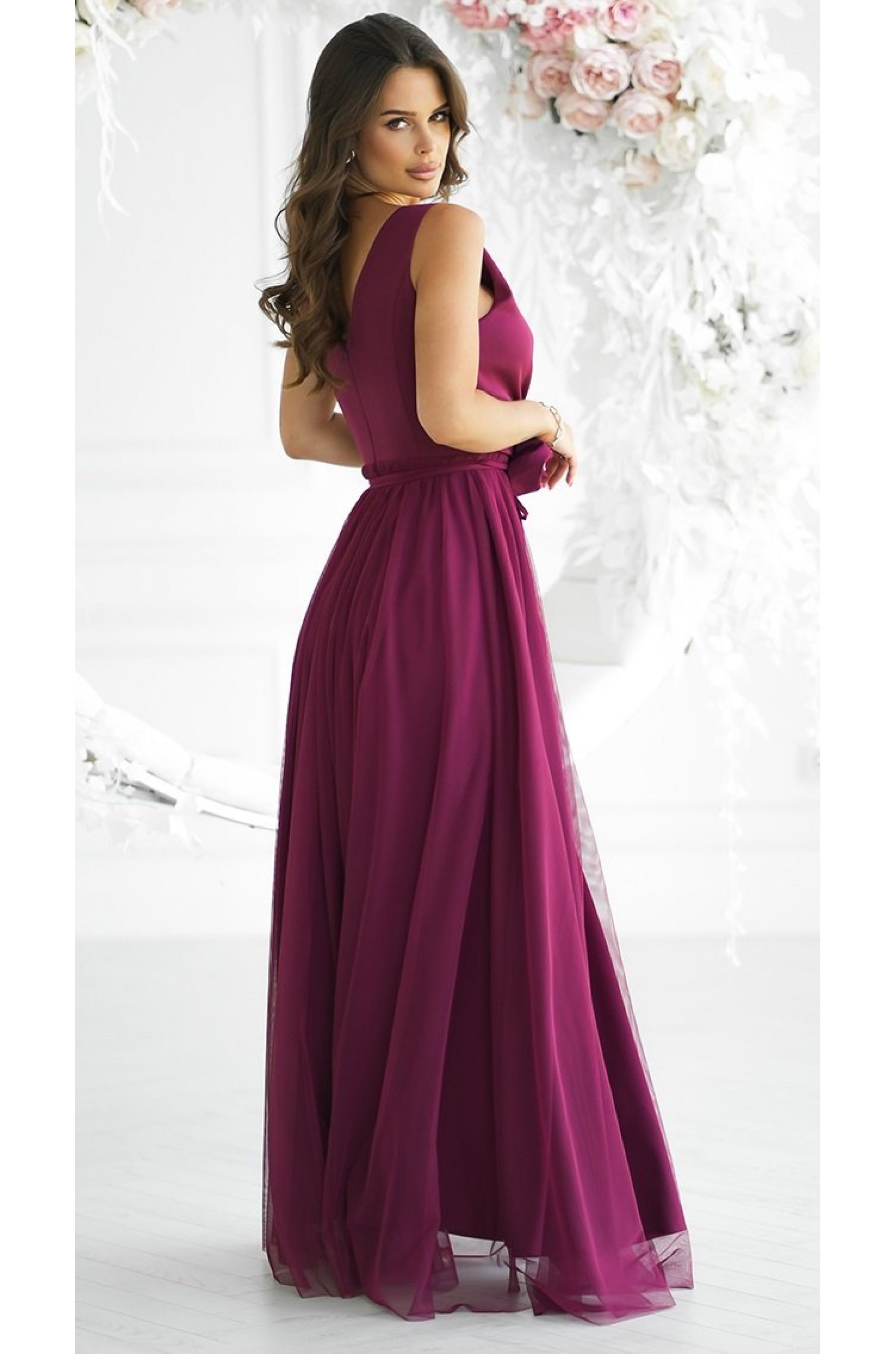 Rochie eleganta lunga din tulle burgundy vaporoasa cu floare decorativa ...