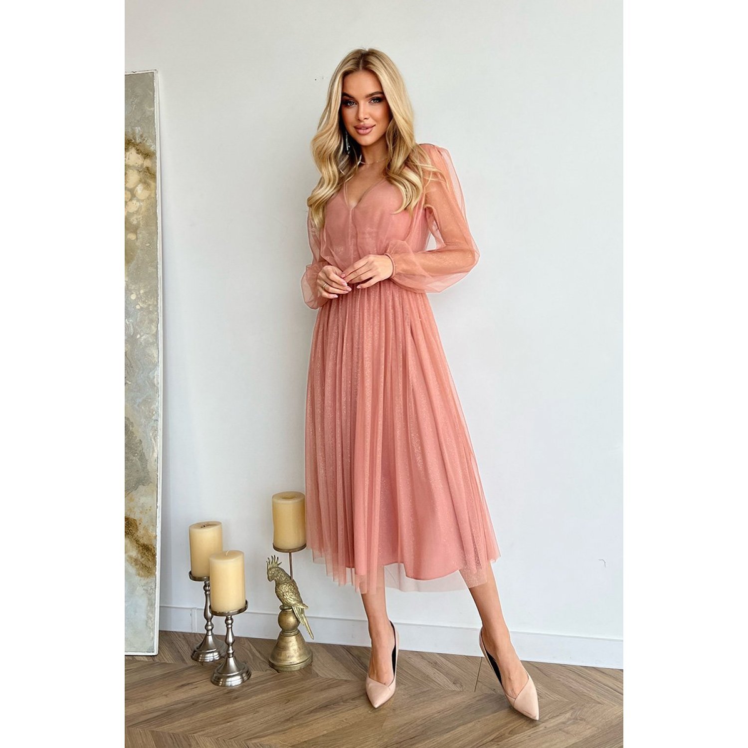 Rochie midi eleganta din tul cu glitter roz nude cu maneca lunga Petra ...