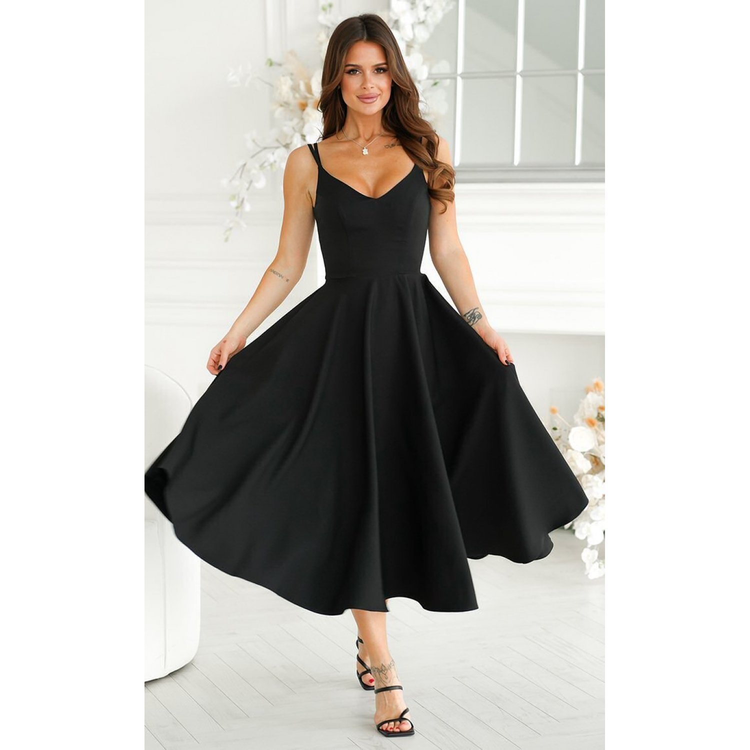 Rochie midi eleganta neagra din vascoza cu umerii goi in clos Fabiola ...