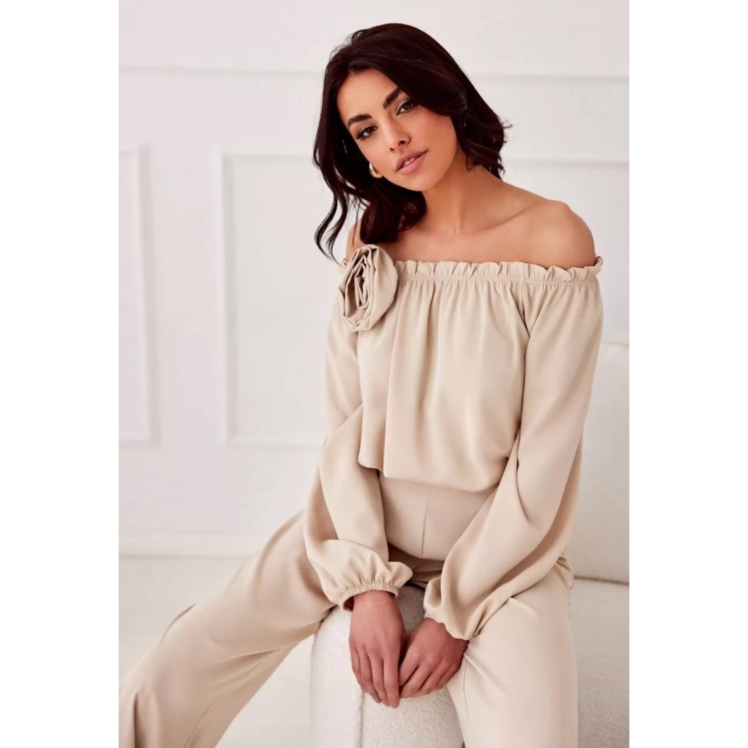 Bluza dama cu floare, din satin, bej, cu umerii goi si maneca lunga, RosieR - JojoFashion.ro