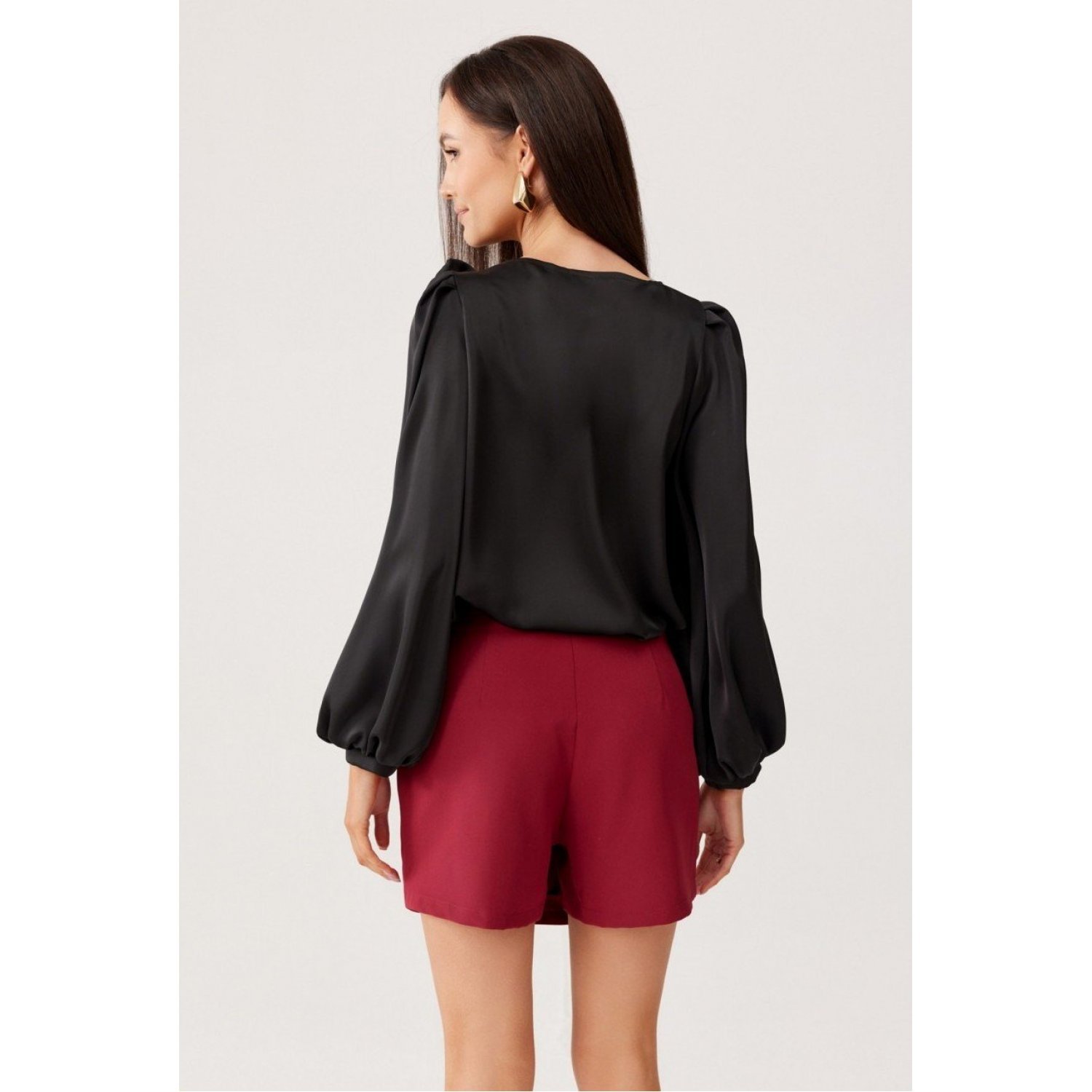 Bluza dama neagra din satin cu floare si maneca lunga EvelynR ...