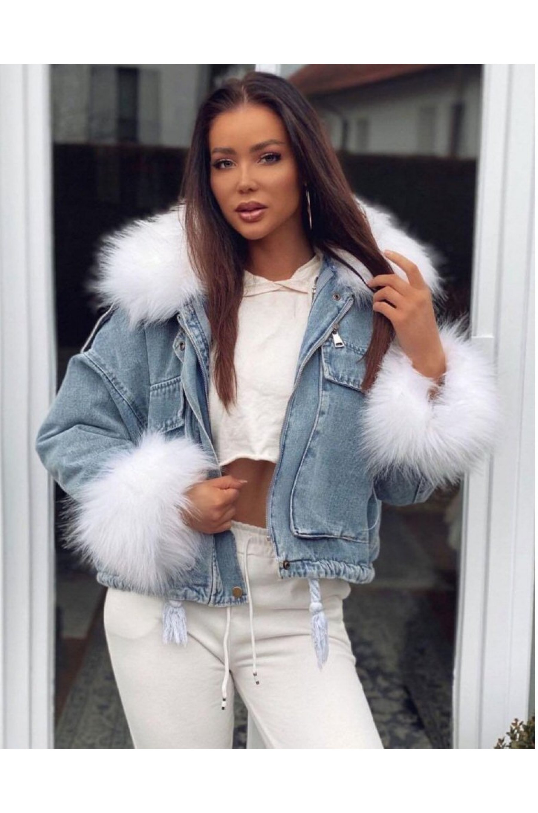 Geaca dama din denim albastru cu guler din blana eco alba Sara ...