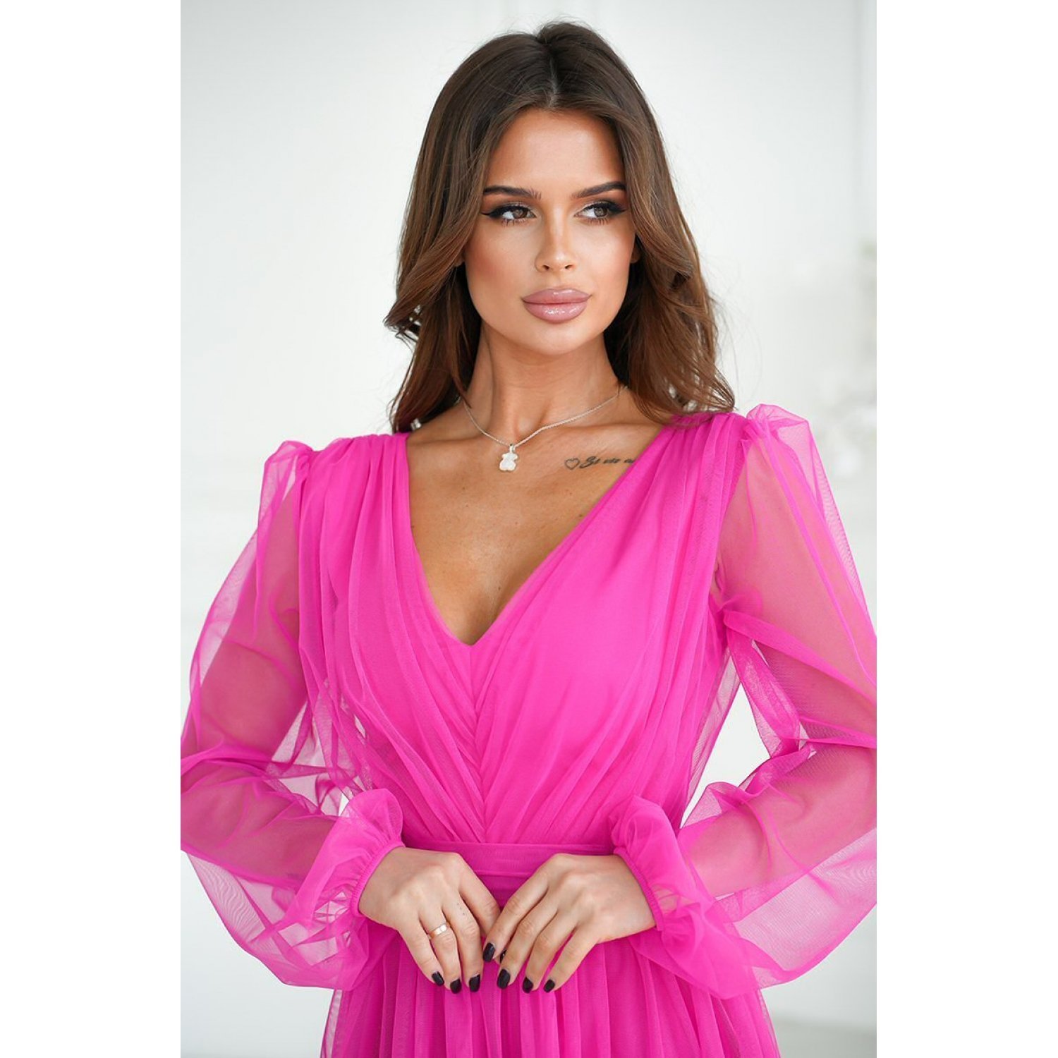 Rochie midi eleganta din tul cu glitter roz neon cu maneca lunga Petra ...