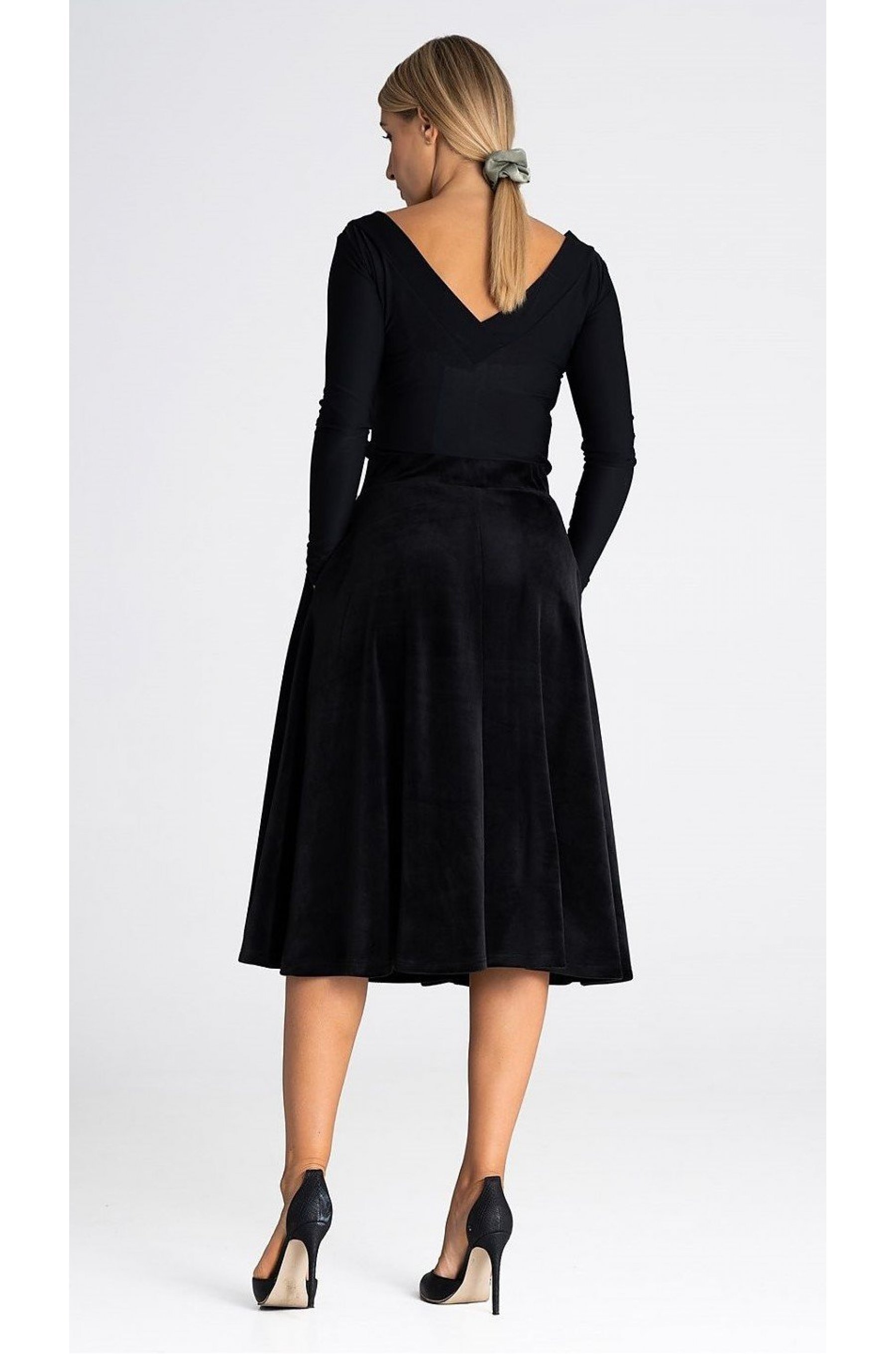 Fusta evazata din catifea, midi, neagra, cu talia inalta si buzunare ...