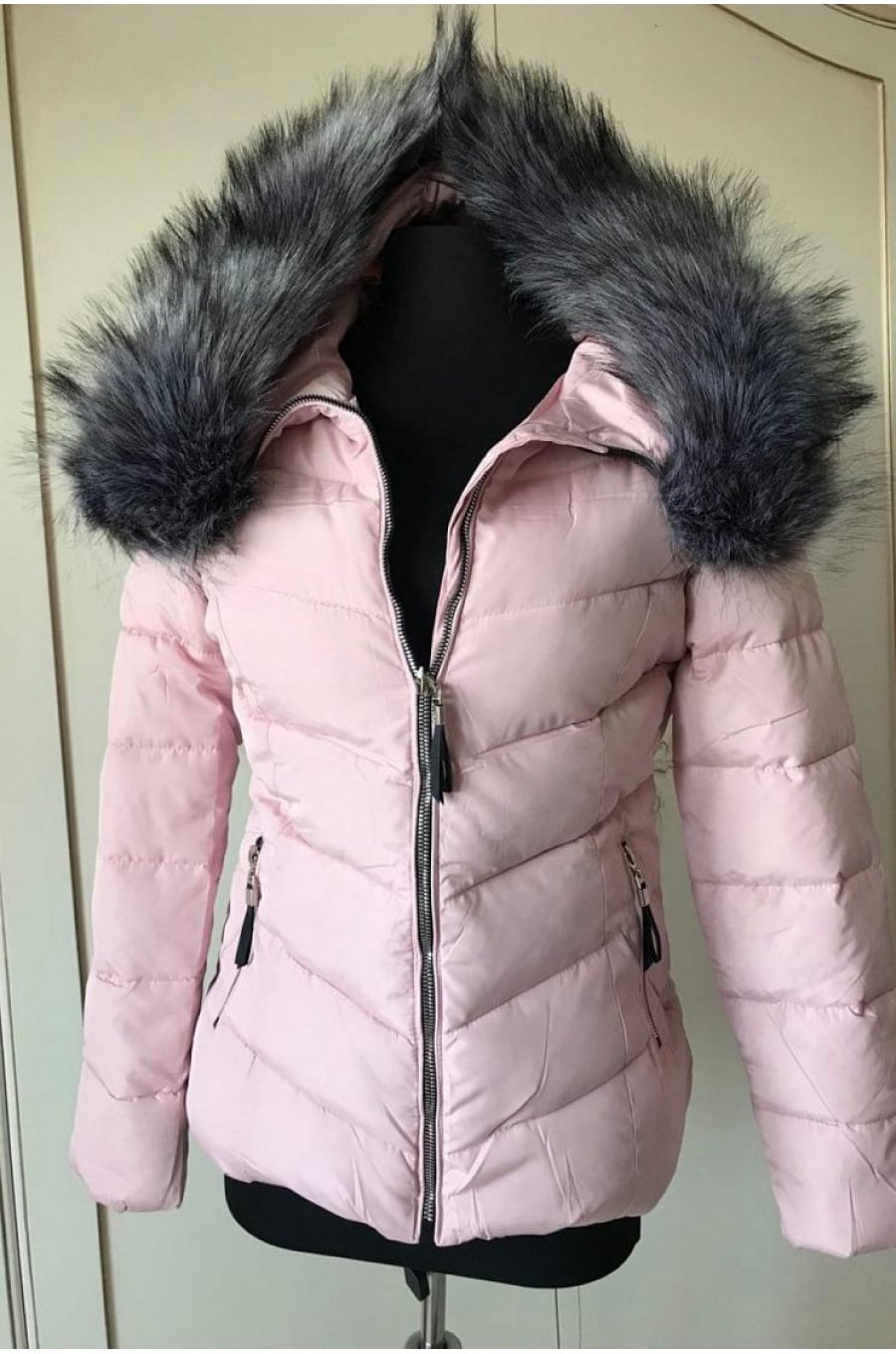 Geaca de dama de iarna roz matlasata cu blana la gluga Pinky