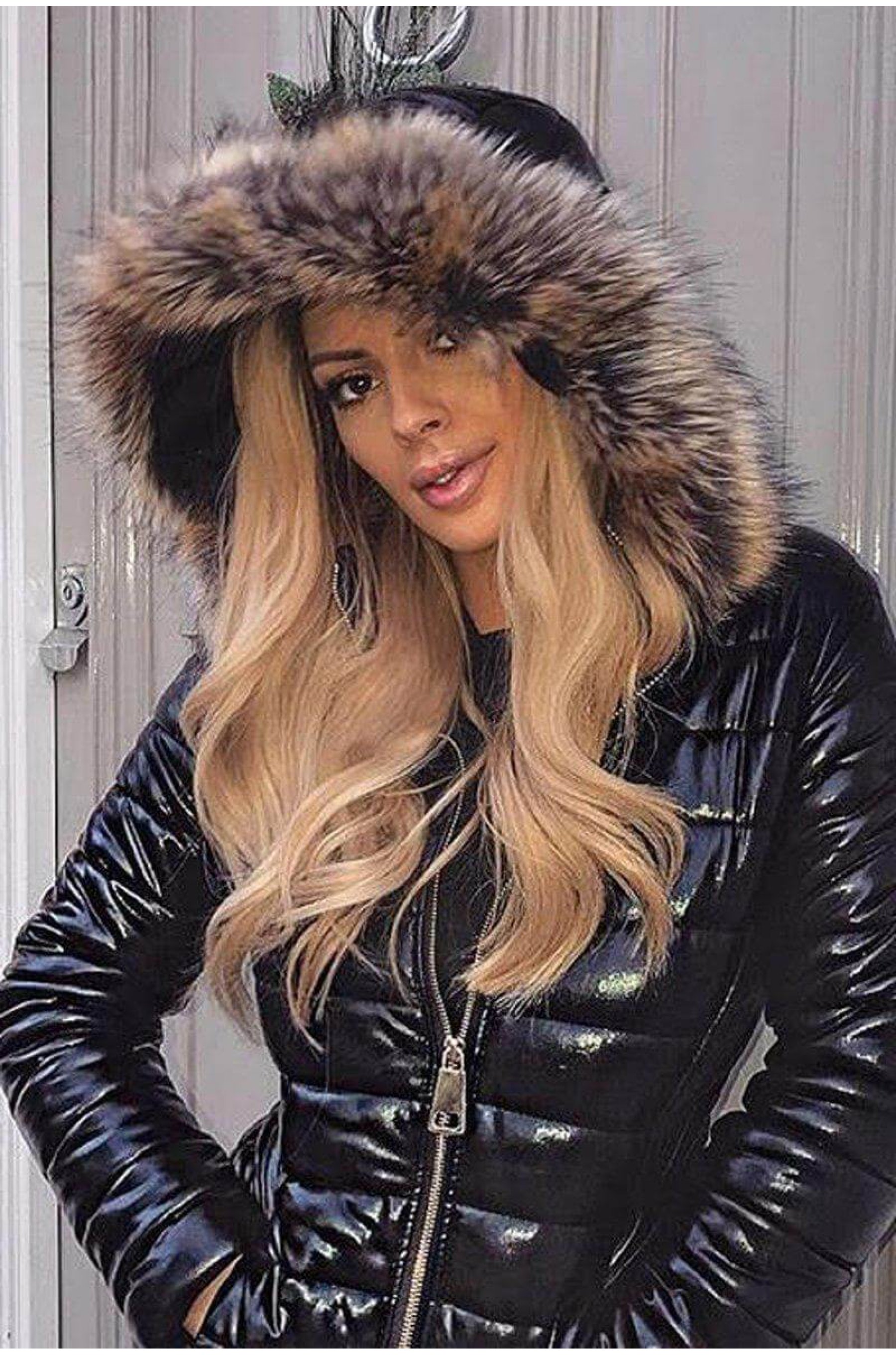 Geaca dama de iarna neagra lacuita cu blanita Annika - JojoFashion.ro