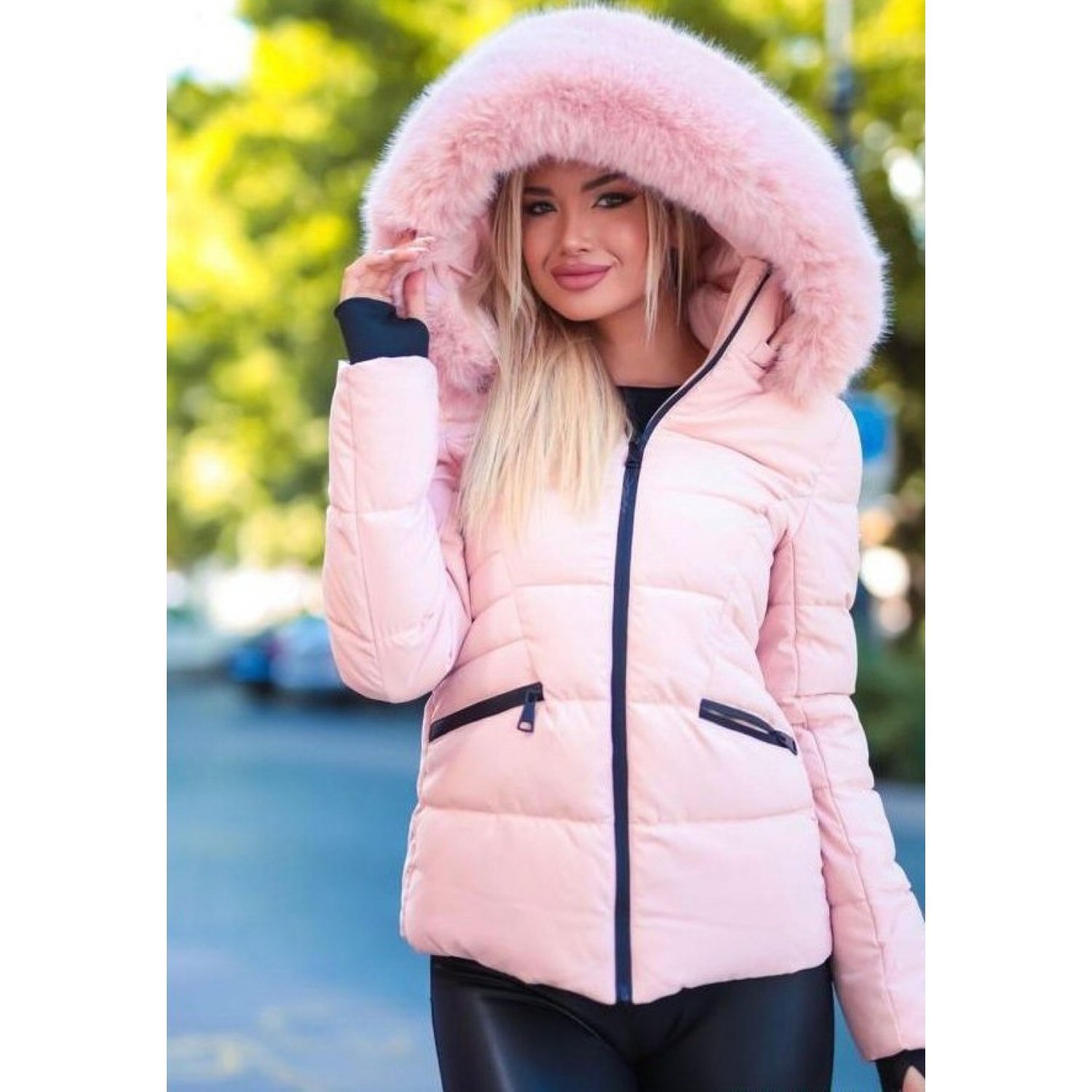 Geaca dama de iarna scurta, roz , matlasata, cambrata, cu gluga si ...