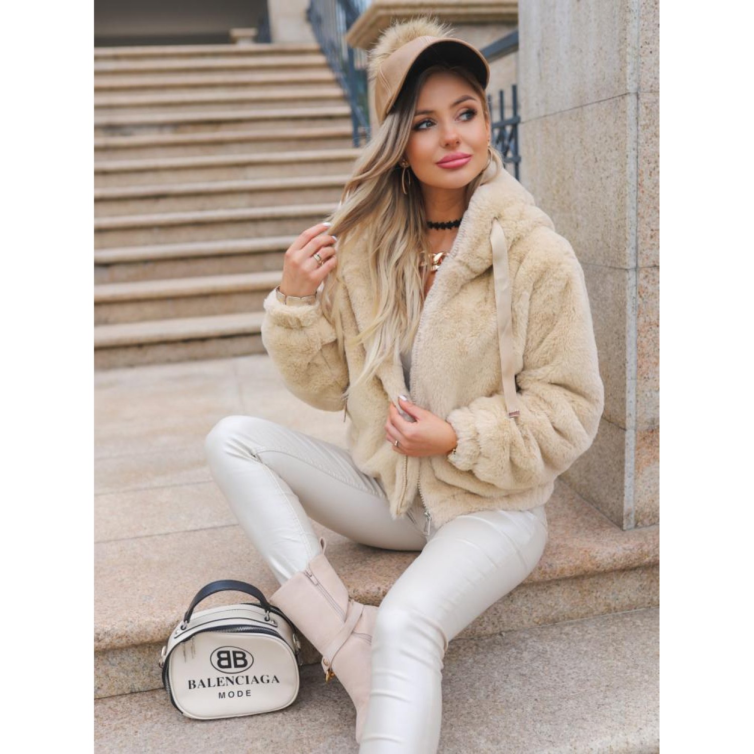 Geaca dama de iarna scurta blana eco crem cu buzunare Rosary