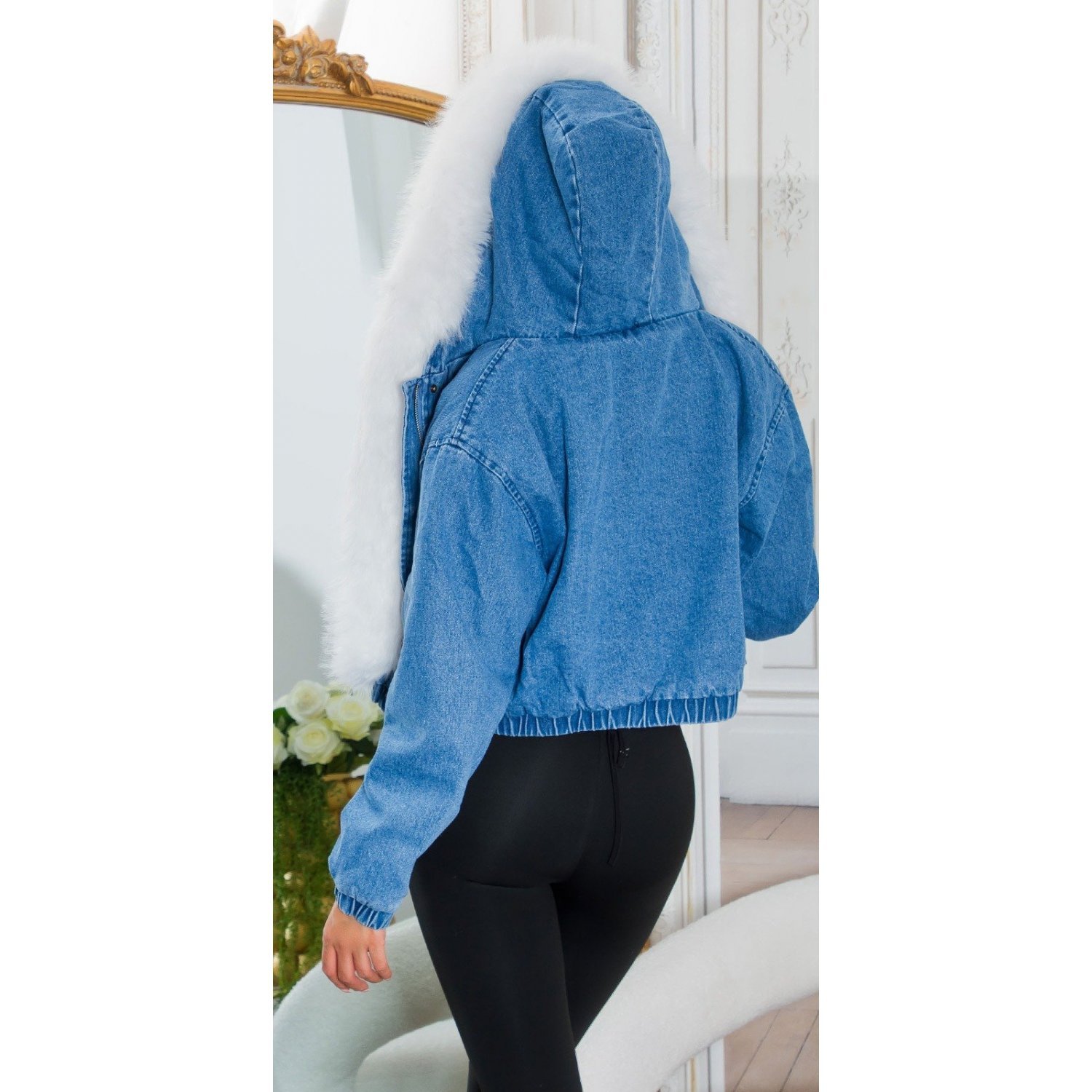 Geaca dama de iarna scurta, din denim, albastra, cu gluga si blana eco ...