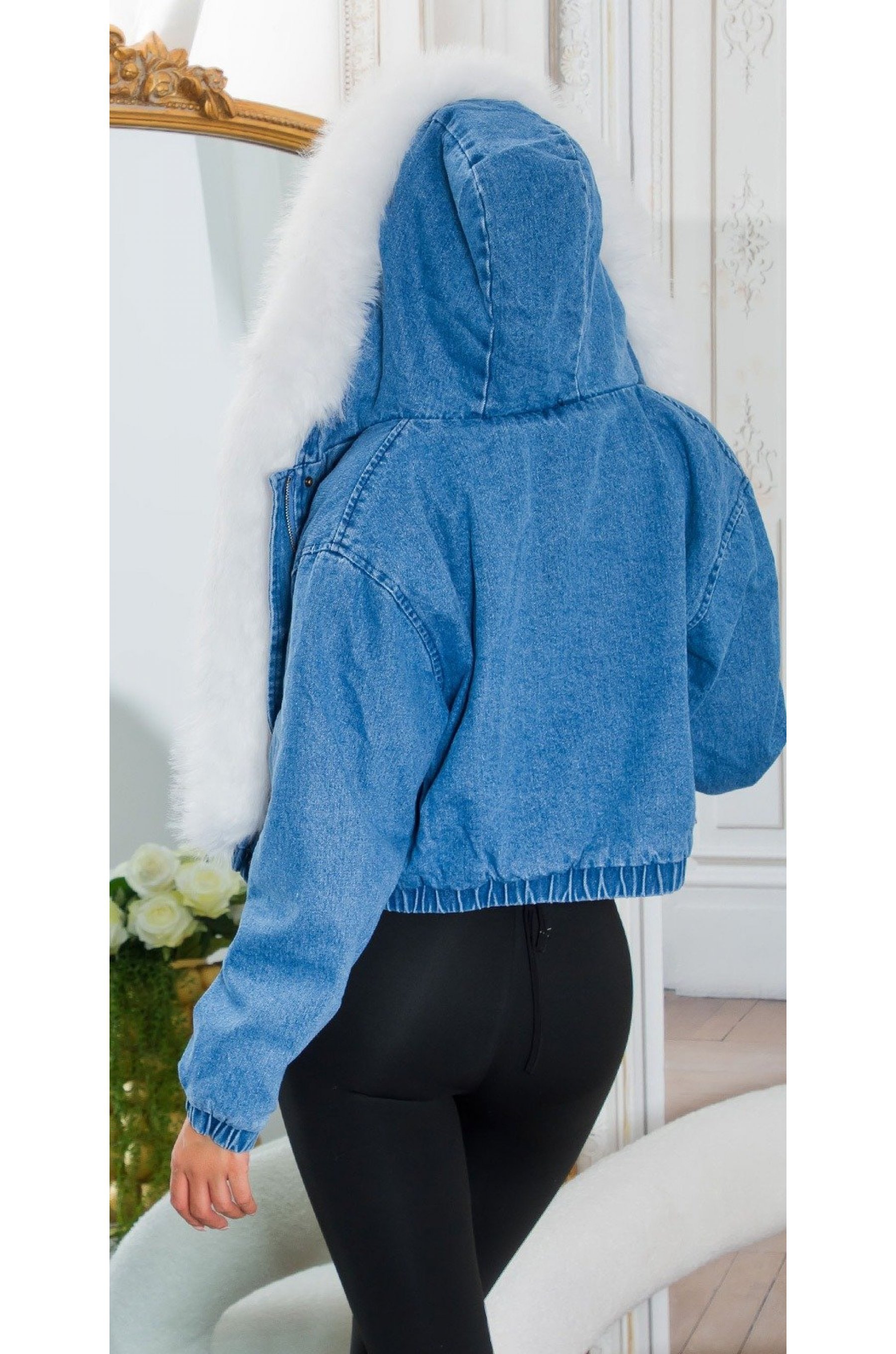 Geaca dama de iarna scurta, din denim, albastra, cu gluga si blana eco ...