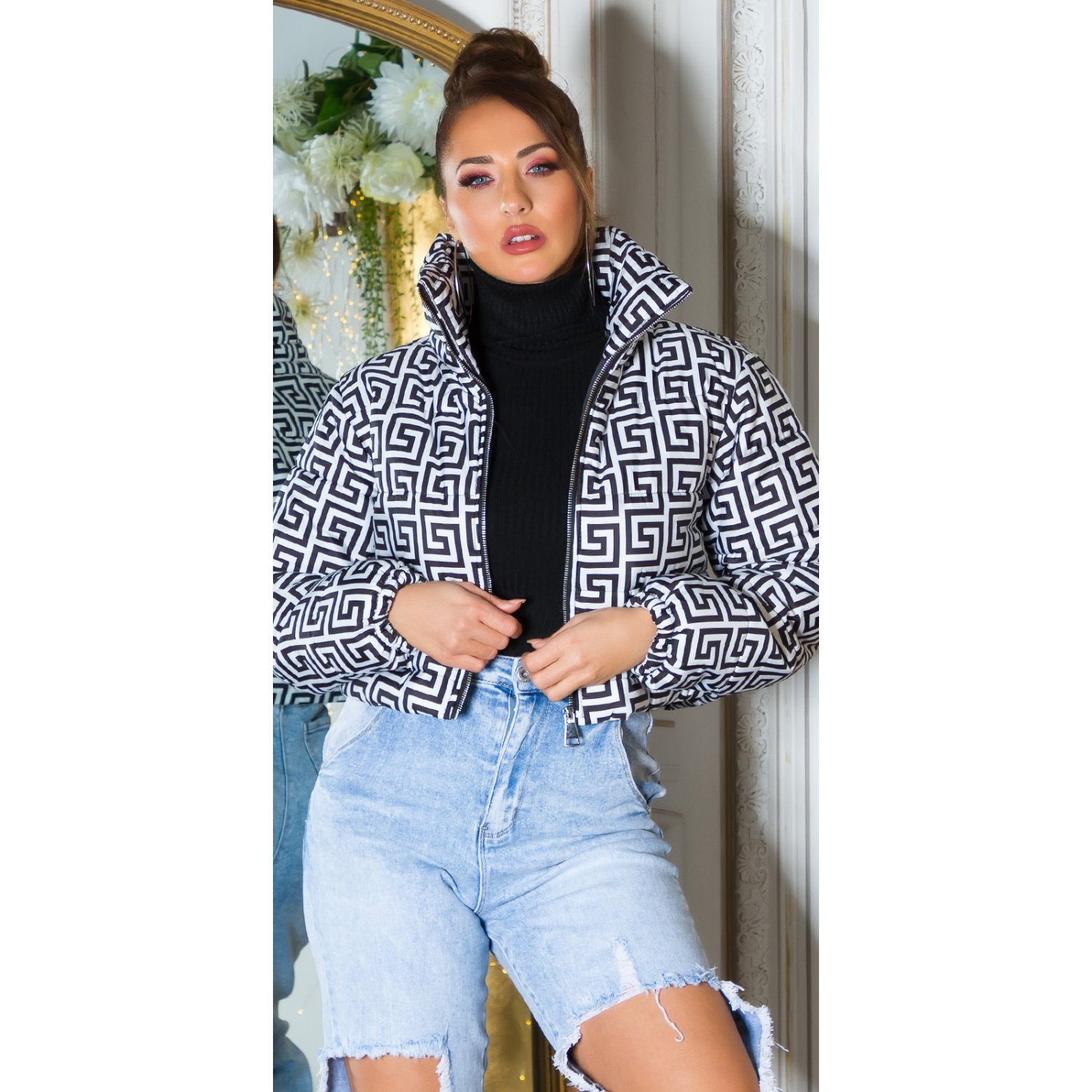 Geaca dama de iarna scurta, din nylon, alba cu print negru, bomber ...