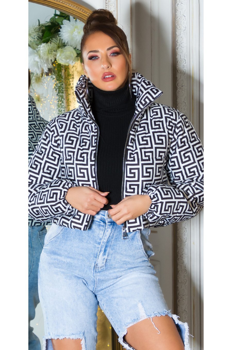 Geaca dama de iarna scurta, din nylon, alba cu print negru, bomber ...