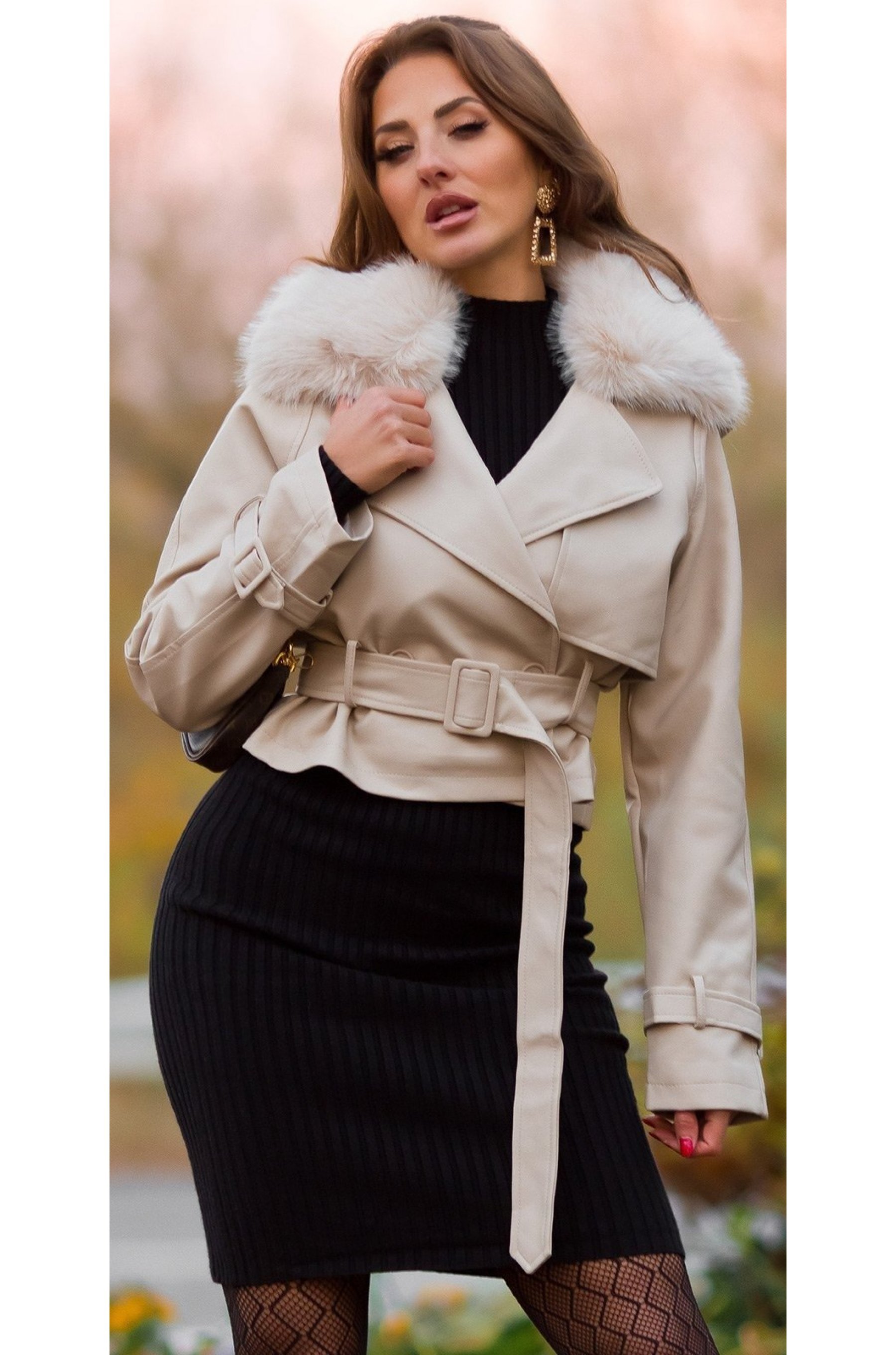 Geaca dama de iarna scurta, din piele eco bej, cu guler din blana ...