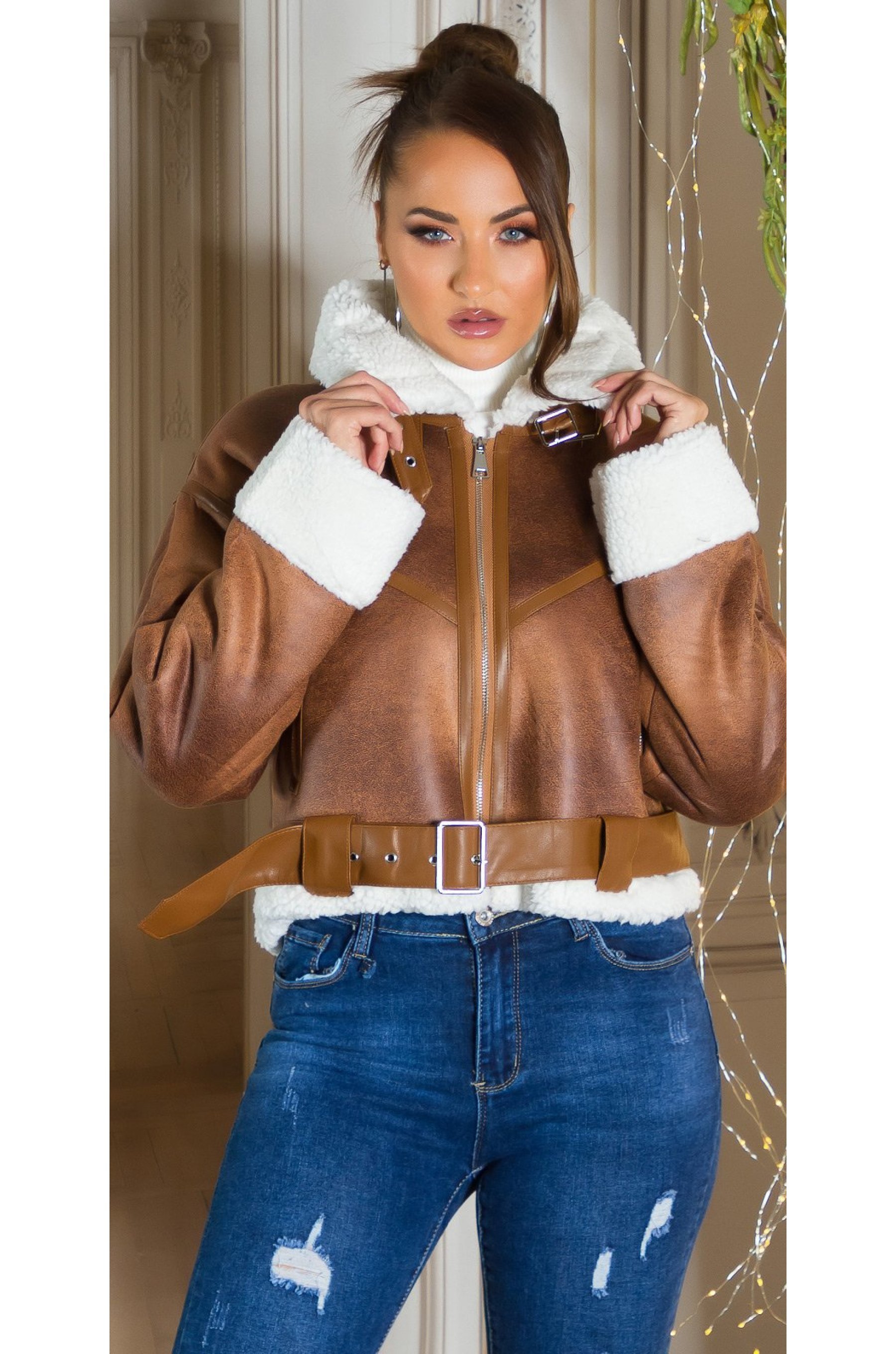 Geaca dama de iarna scurta, imitatie piele de caprioara, maro, cu blana ...