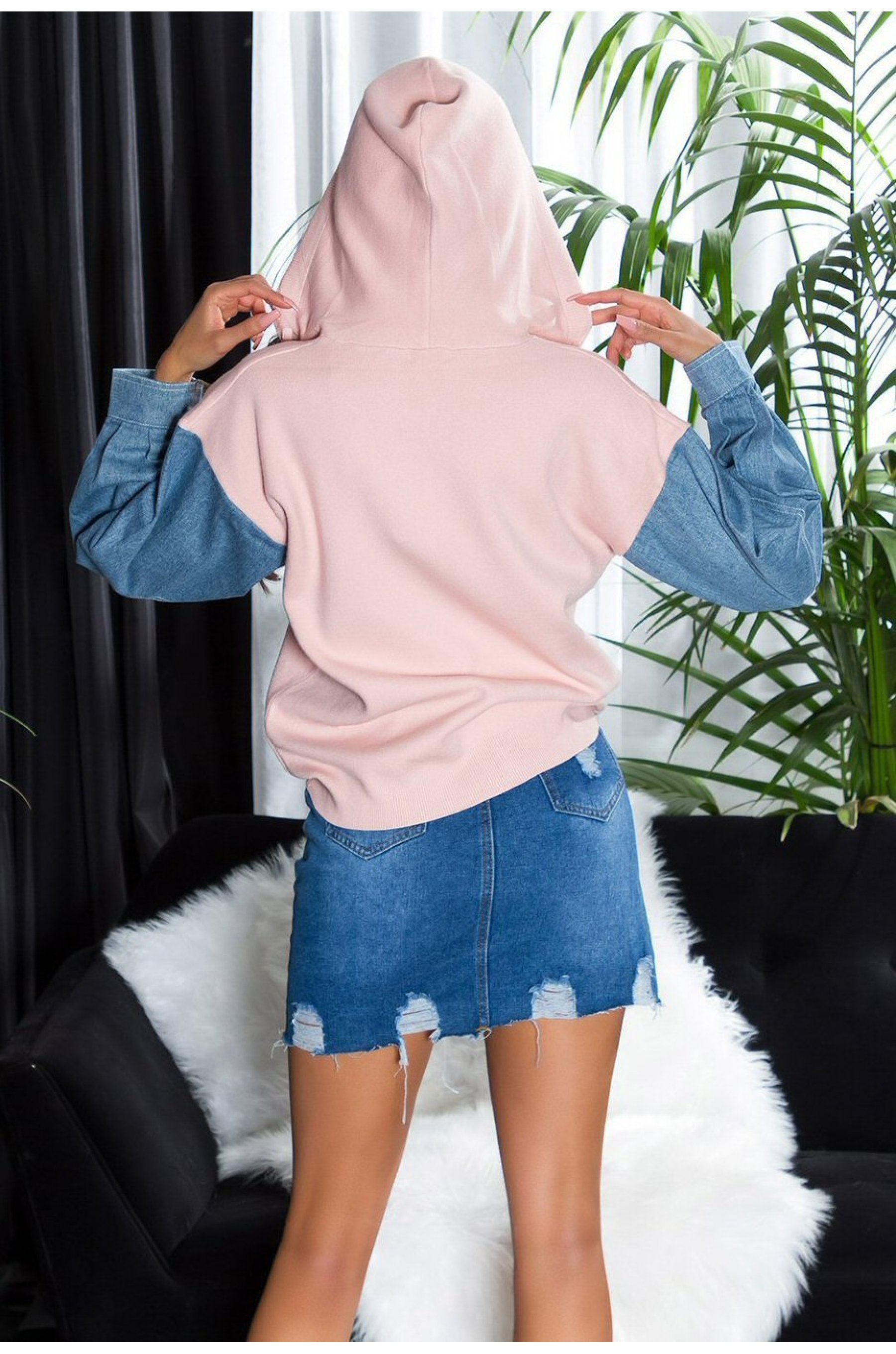 Geaca dama de primavara scurta, roz pal, cu gluga si maneca din blugi ...