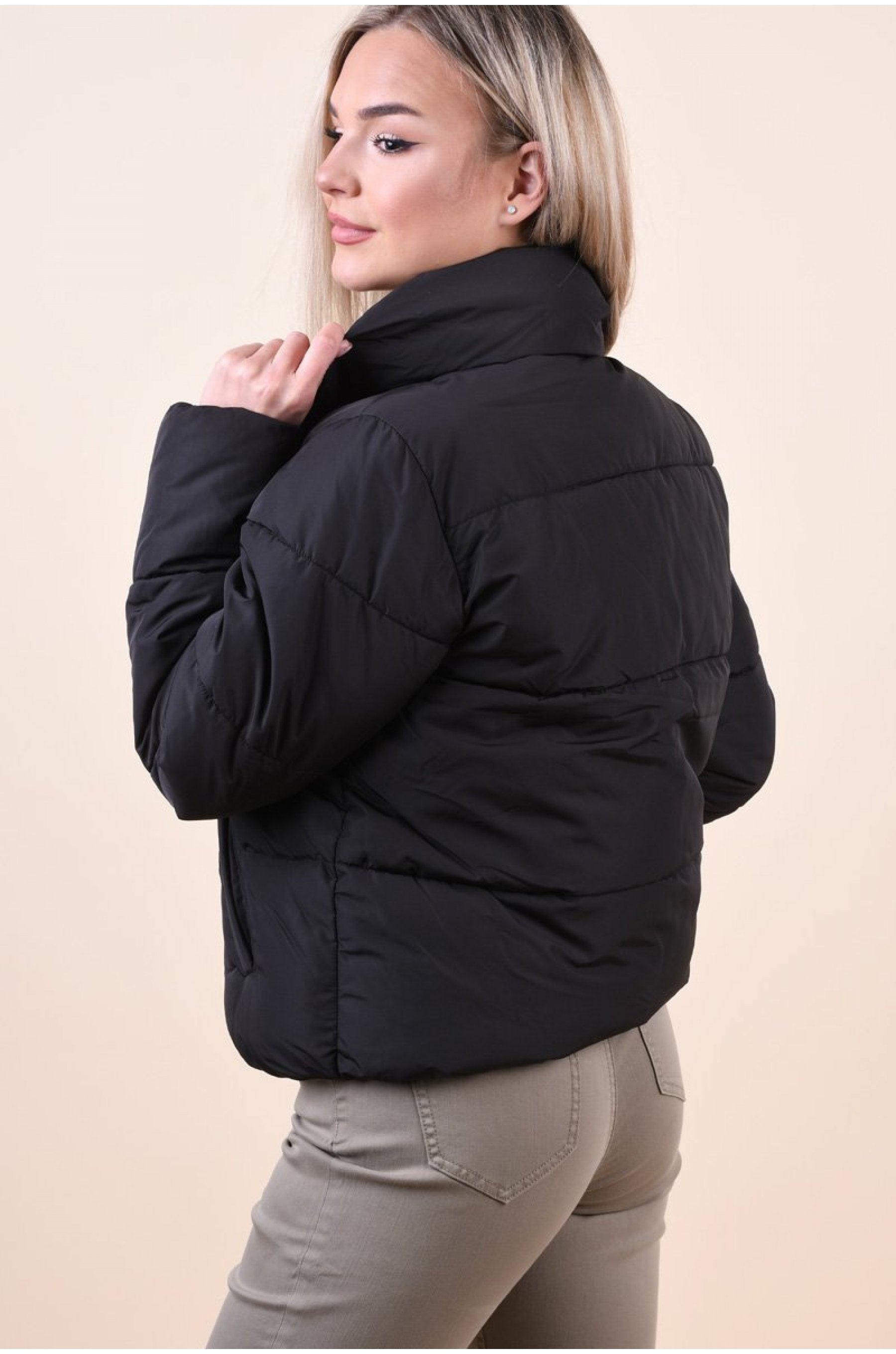 Geaca dama neagra scurta Sarkas - JojoFashion.ro