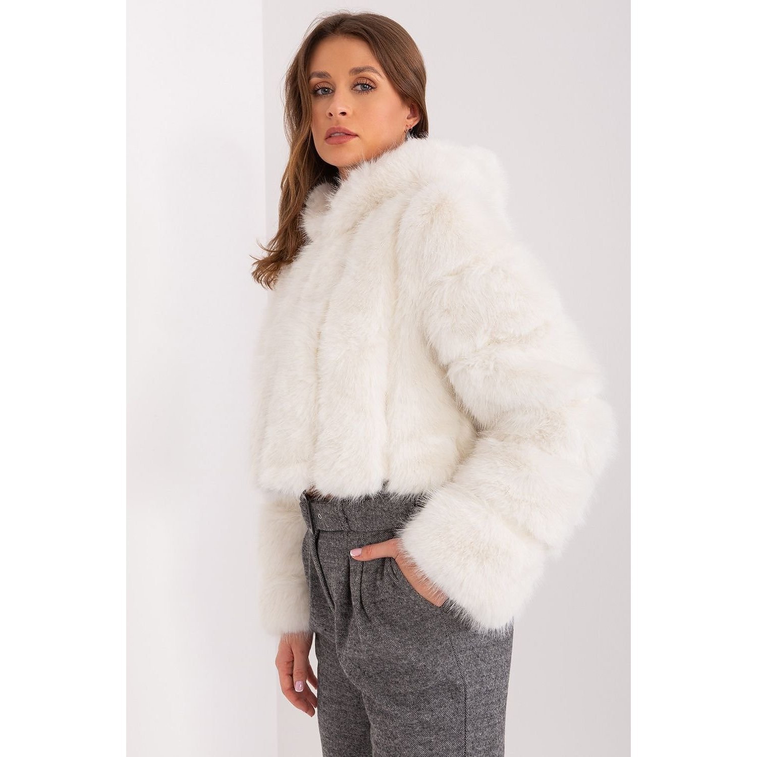Geaca dama scurta, din blana eco, ecru, cu gluga, Lubelle9 - JojoFashion.ro
