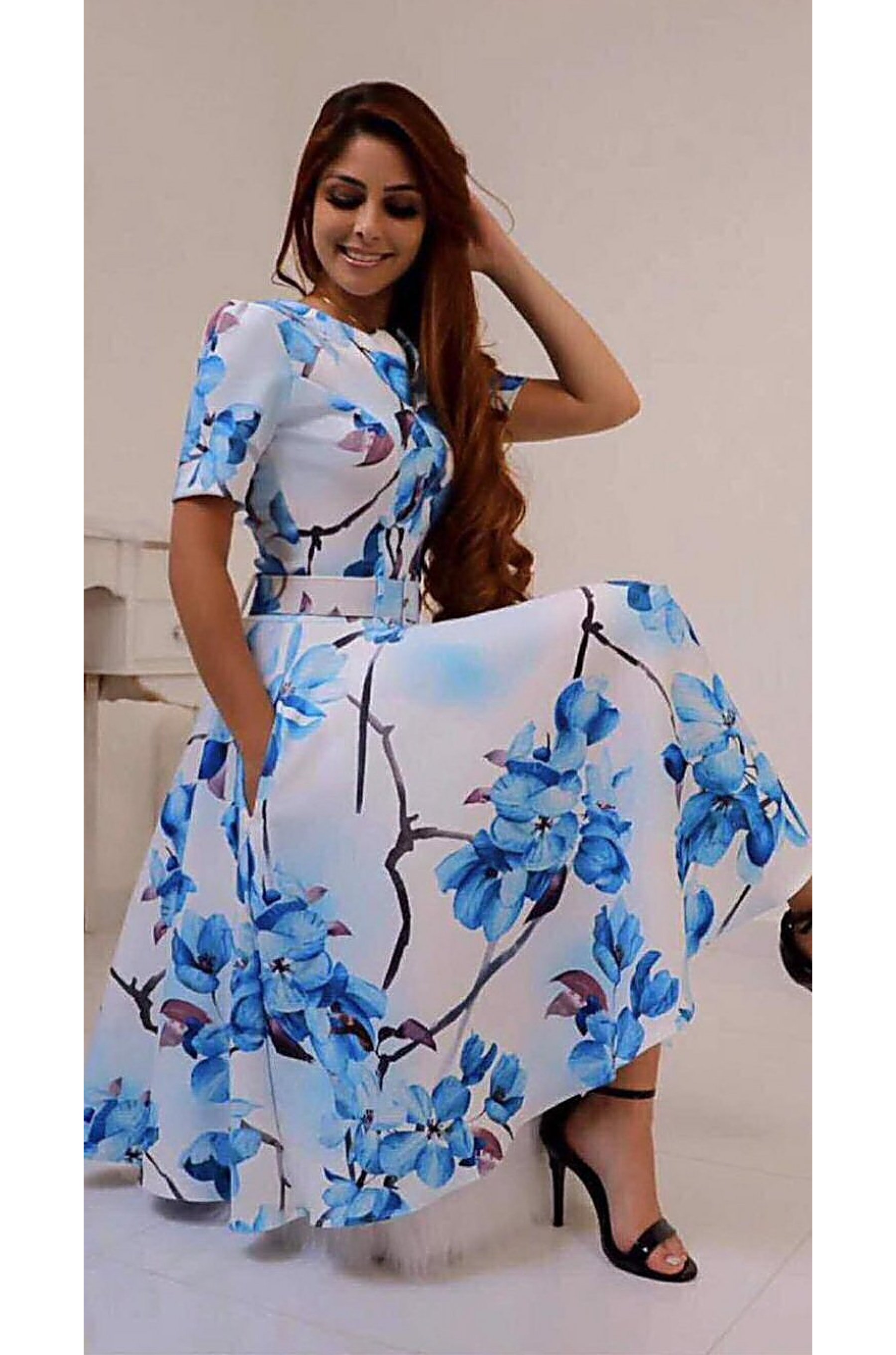 Rochie de vara alba midi cu flori bleu Adelaide - JojoFashion.ro