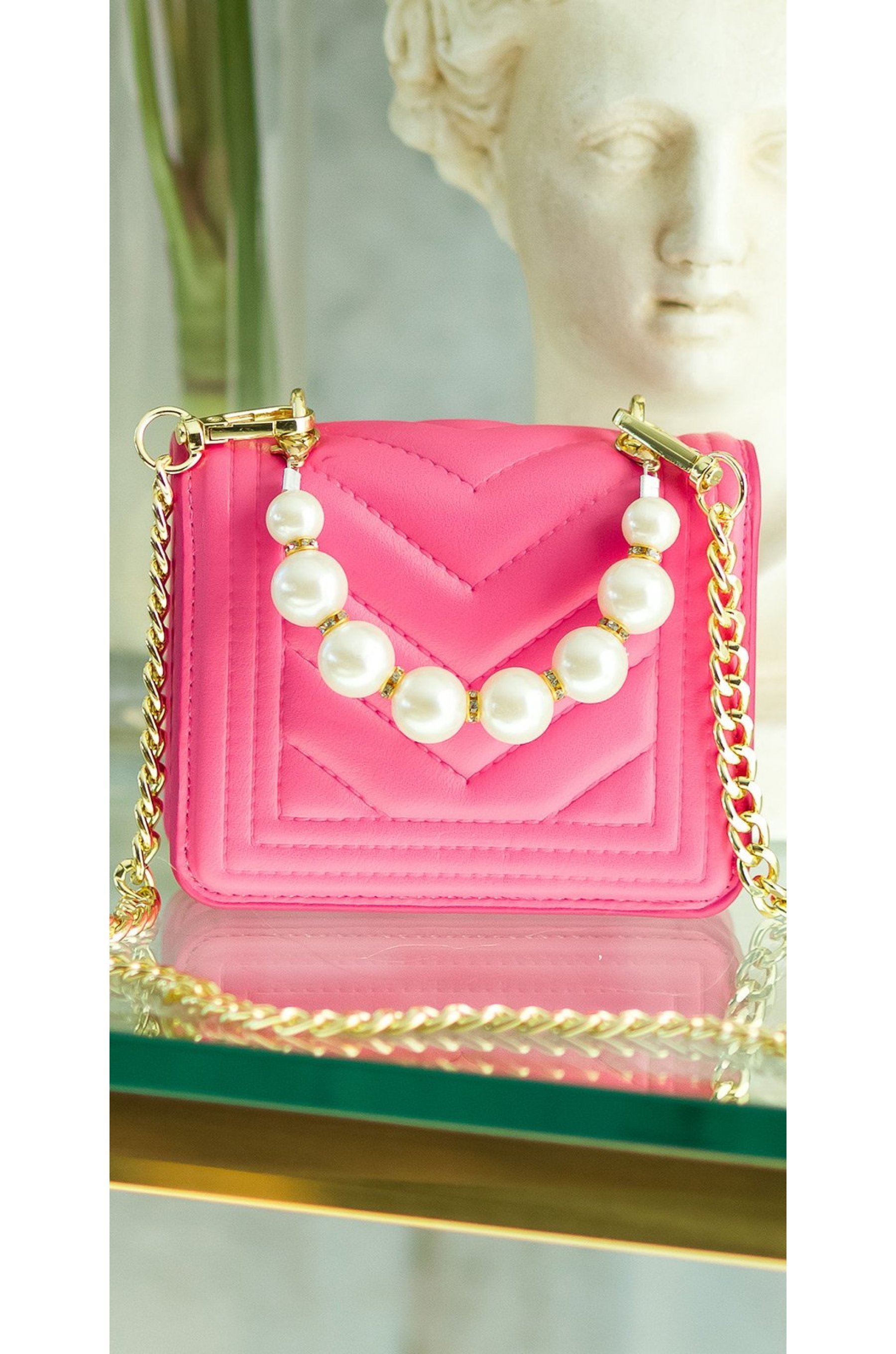 Geanta dama eleganta, din PU, roz bombon, cu perle si lant auriu, Jessy ...