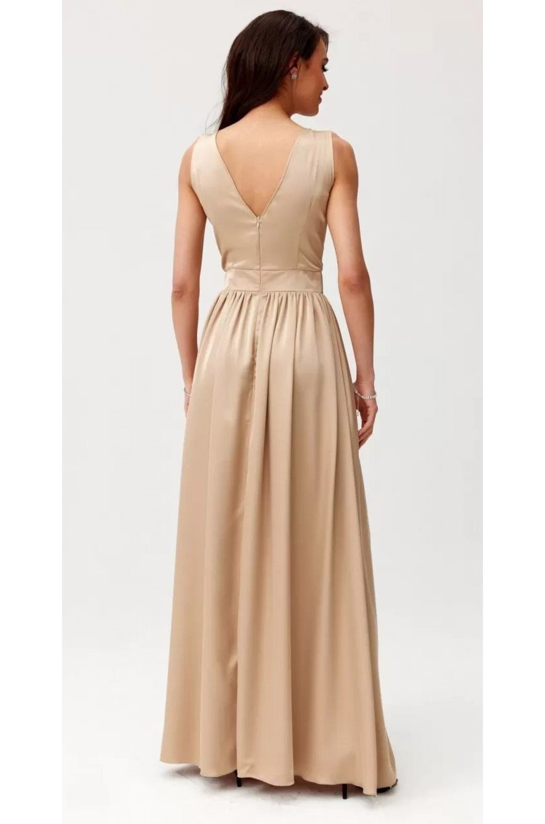 Rochie lunga din satin bej cu floare in talie PalomaR - JojoFashion.ro