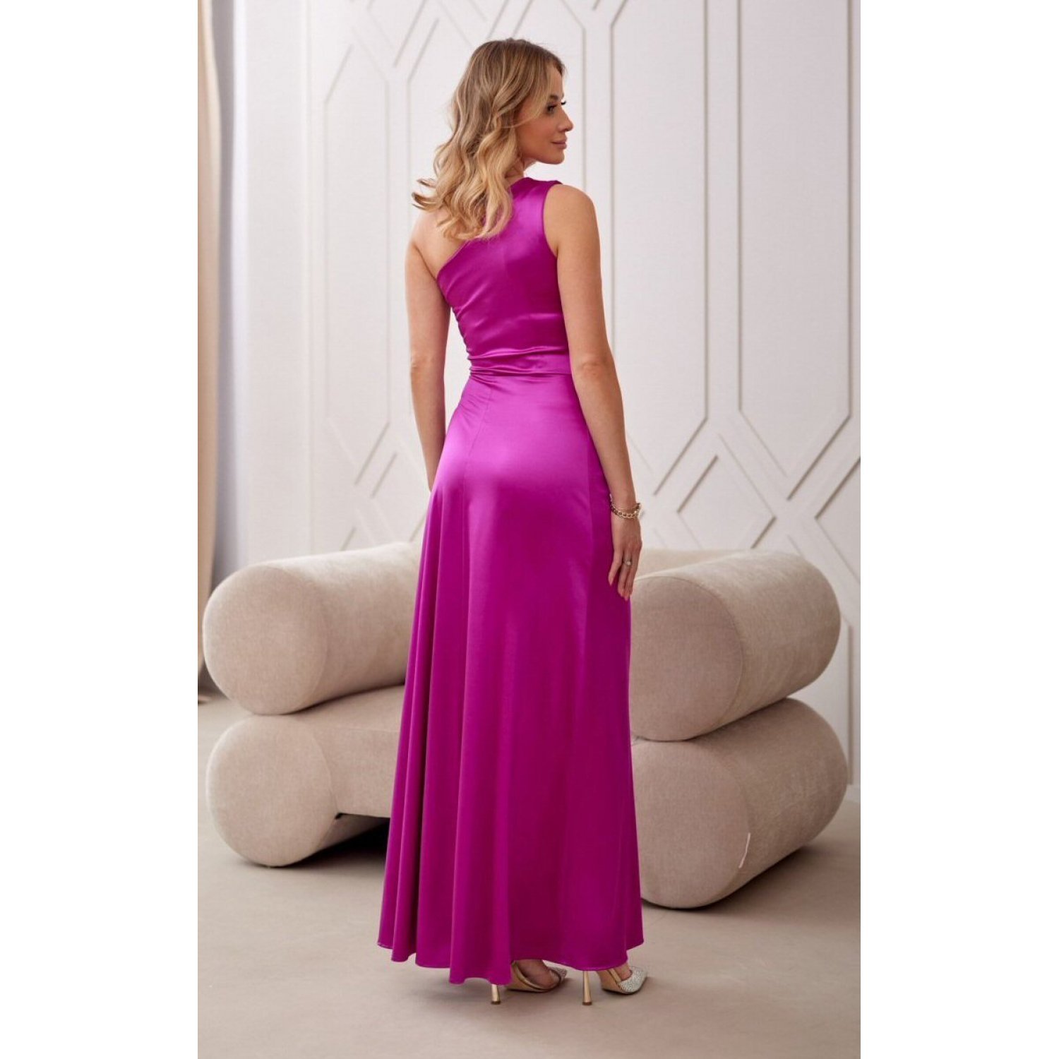 Rochie lunga din satin roz fucsia cu un umar gol Inez - JojoFashion.ro