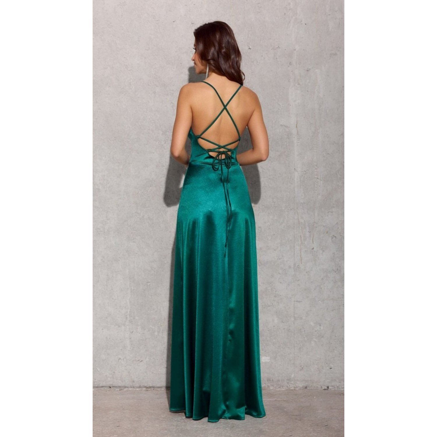 Rochie lunga din satin verde cu spatele gol petrecuta AlessandraR ...