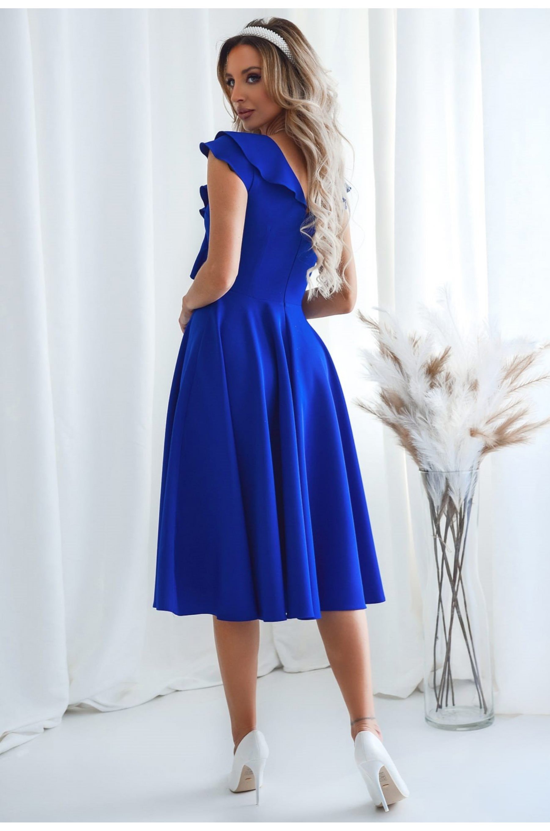 Rochie eleganta midi, albastra, in clos, cu volane pe bust, retro ...