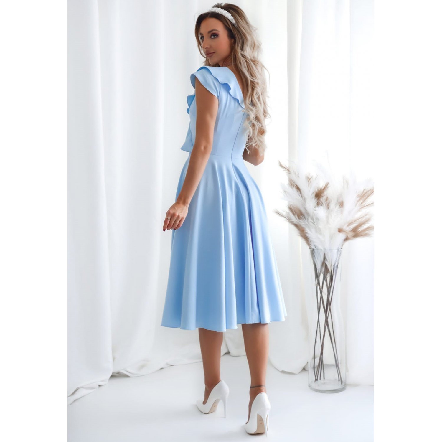 Rochie eleganta midi, baby blue, in clos, cu volane pe bust, retro ...