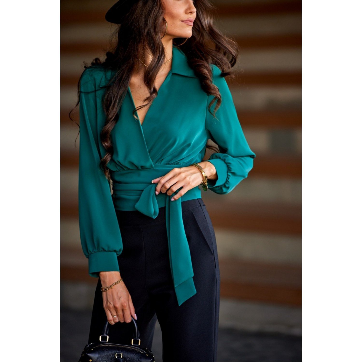 Bluza dama eleganta, verde turcoaz, decolteu plic, cu maneca lunga ...