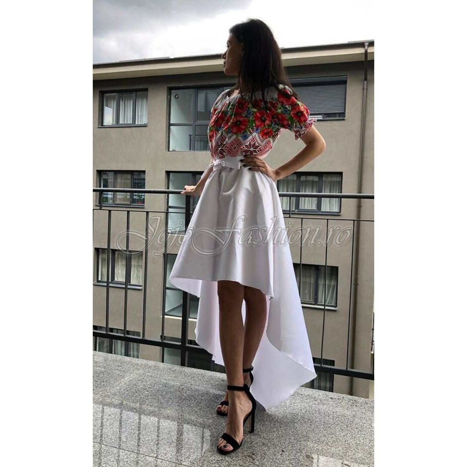 Rochie traditionala asimetrica, tafta alba si maci, cu trena, Byanca ...