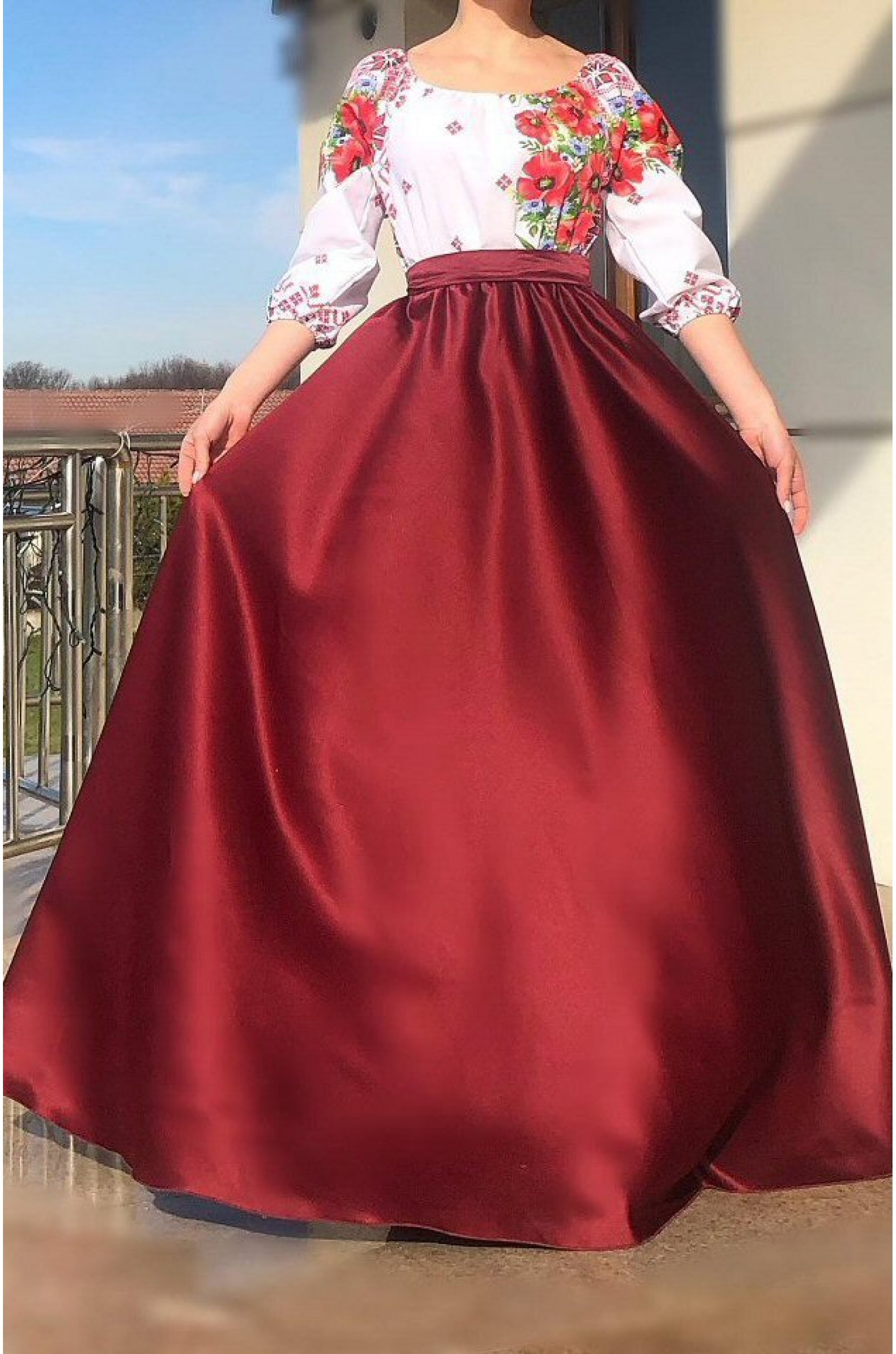 Rochie traditionala lunga tafta burgundy cu maci rosii Anna ...