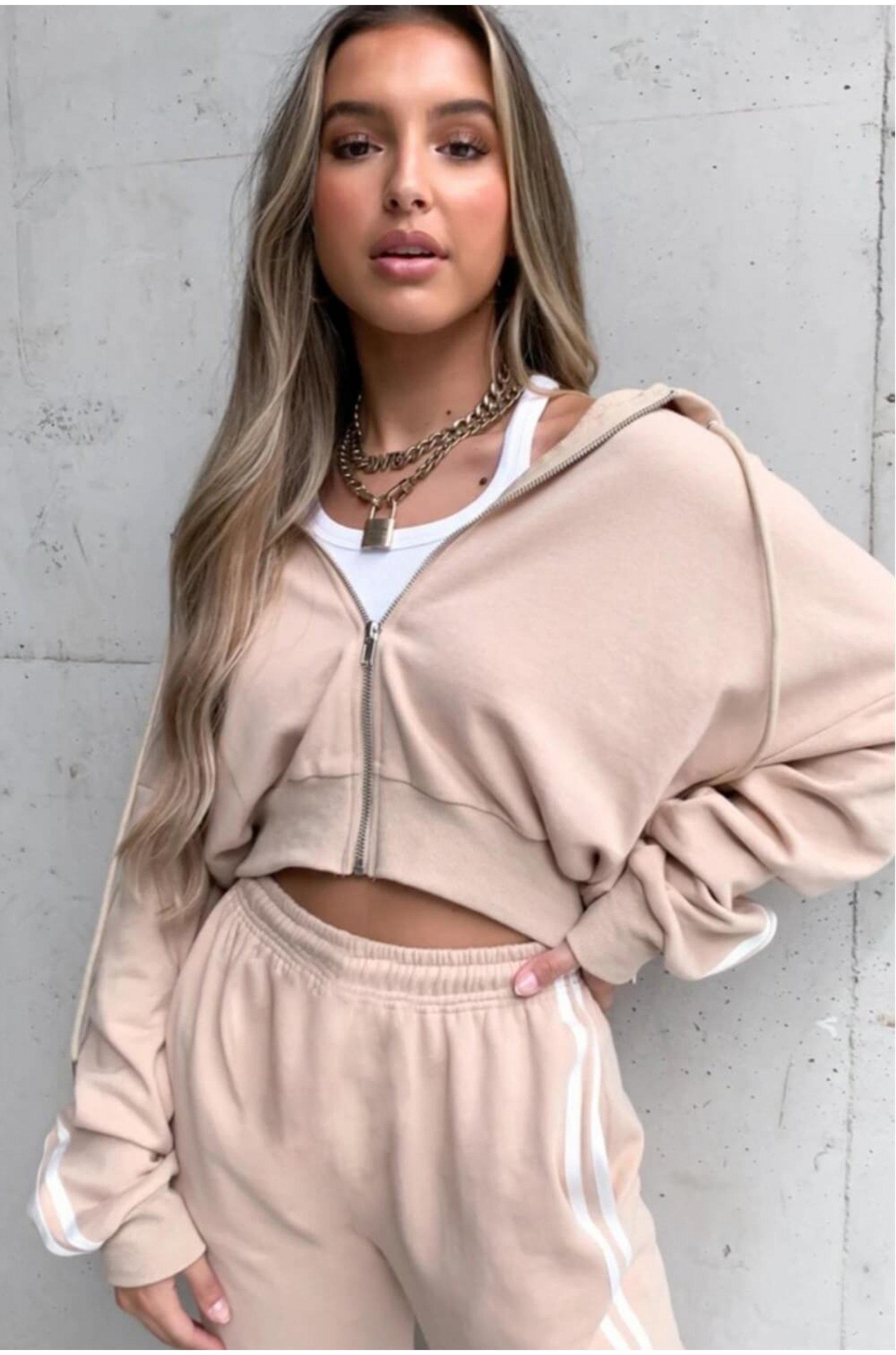 Trening dama sport, bej cu dungi albe Caroline - JojoFashion.ro