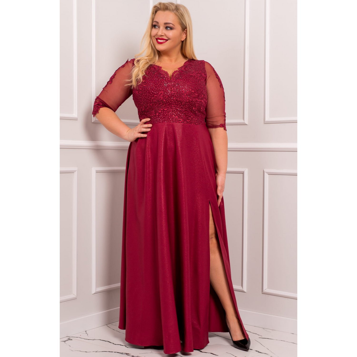 Rochie lunga XXL din dantela si brocard burgundy Adalyze - JojoFashion.ro