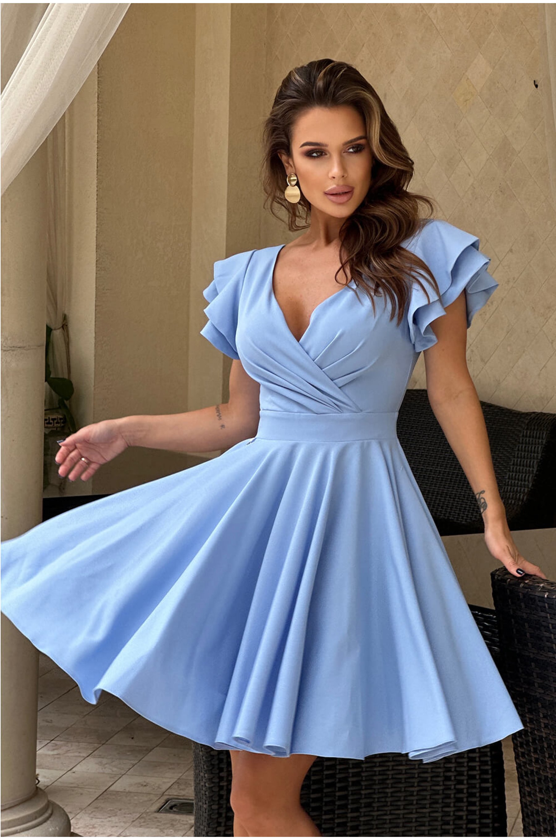Rochie baby doll scurta din vascoza baby blue cu volane la maneca ...