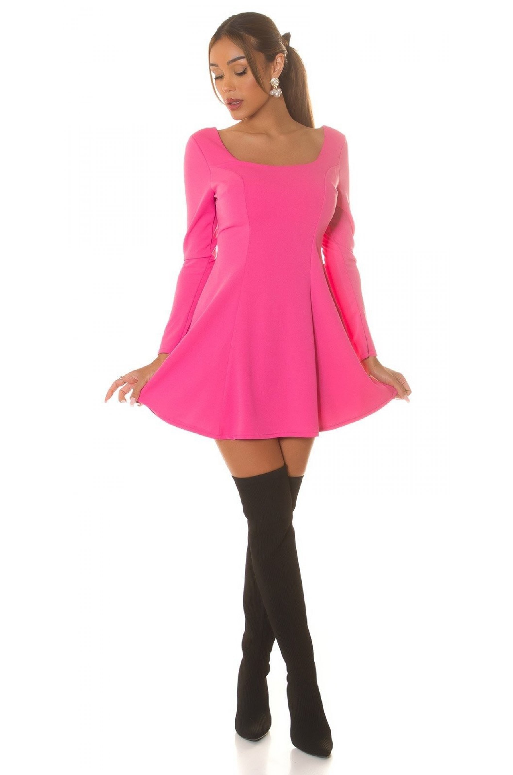 Rochie baby doll scurta roz ciclam cu maneca lunga si spate gol Aimee ...