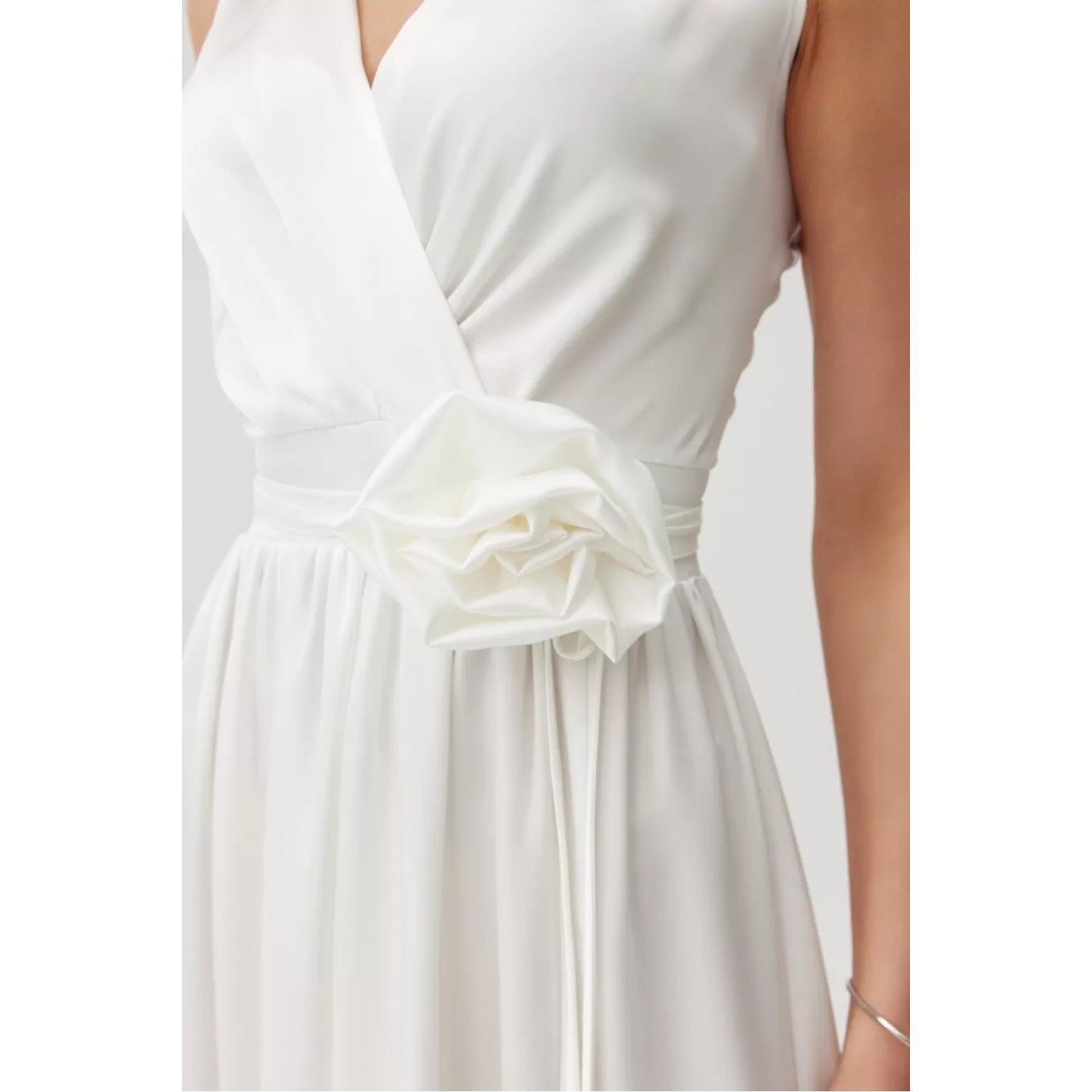 Rochie cununie civila lunga, din satin, alba, cu floare in talie ...