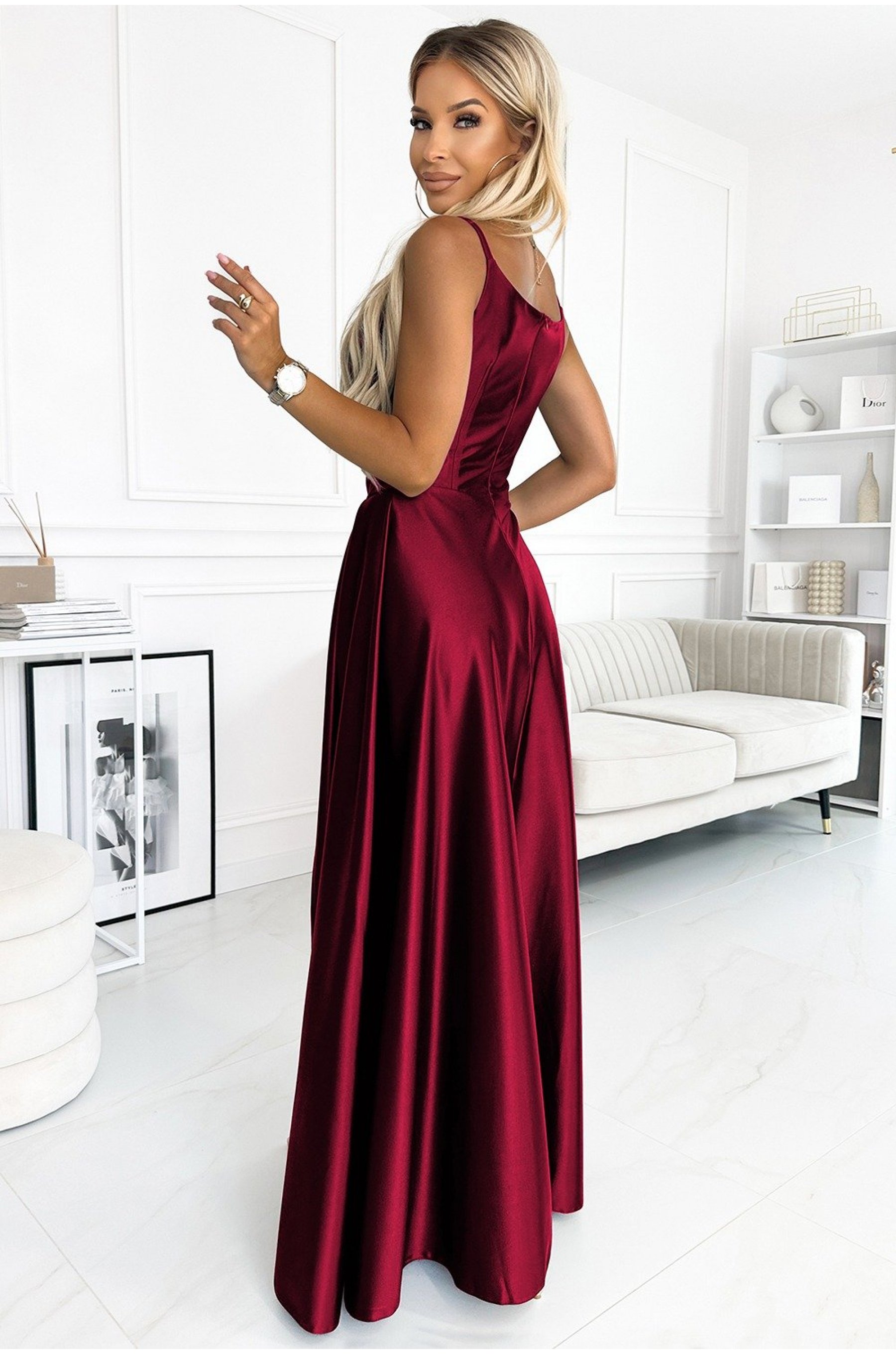 Rochie lunga din satin burgundy crapata pe picior Scarlett - JojoFashion.ro