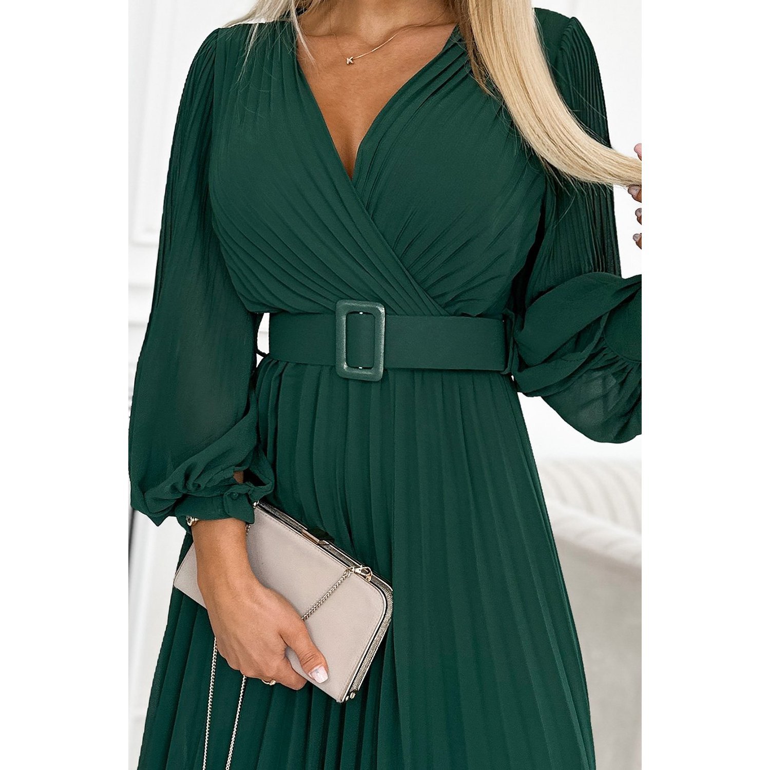 Rochie lunga verde smarald plisata din chiffon cu maneca lunga ...