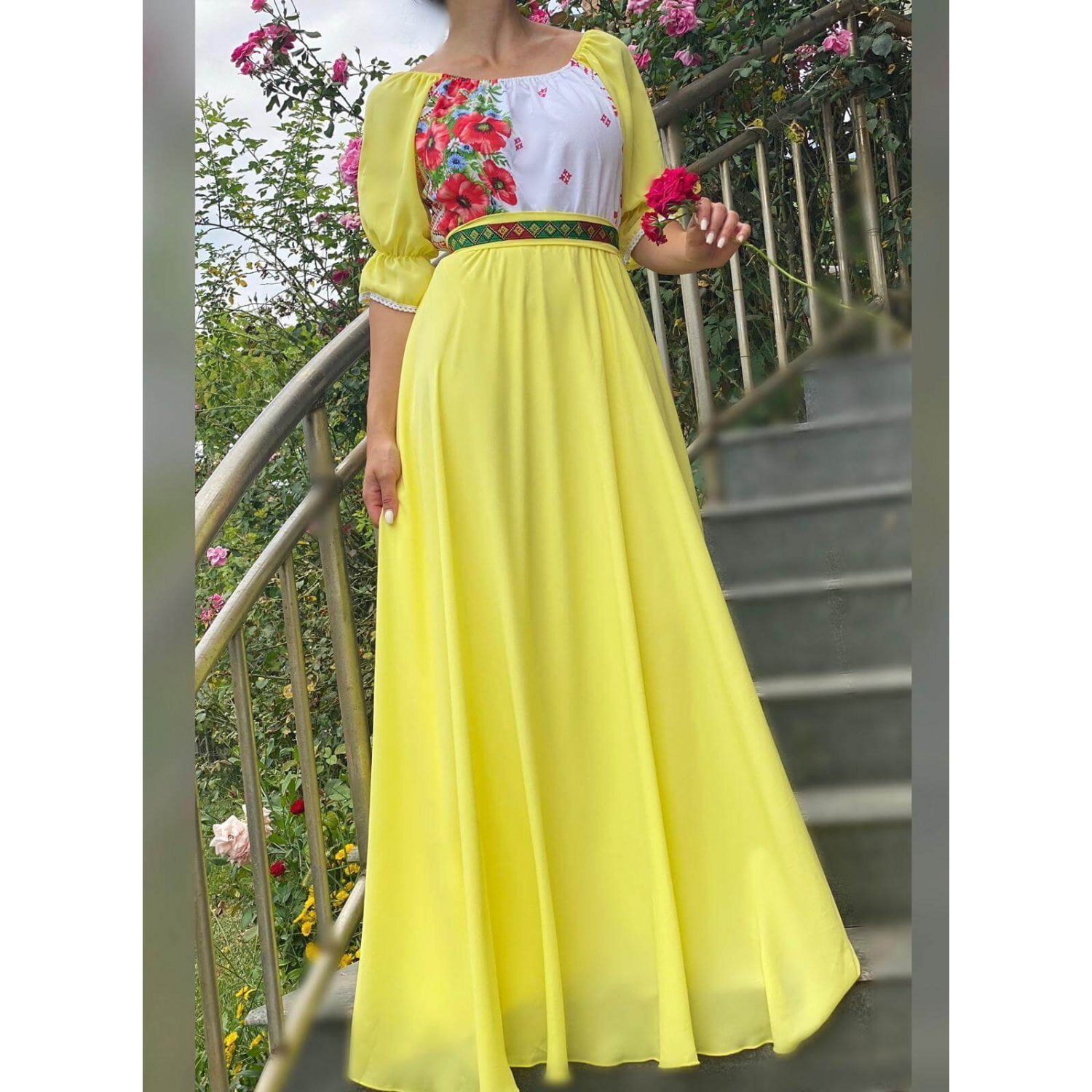 Rochie lunga galbena traditionala din voal vaporoasa Emanuela ...