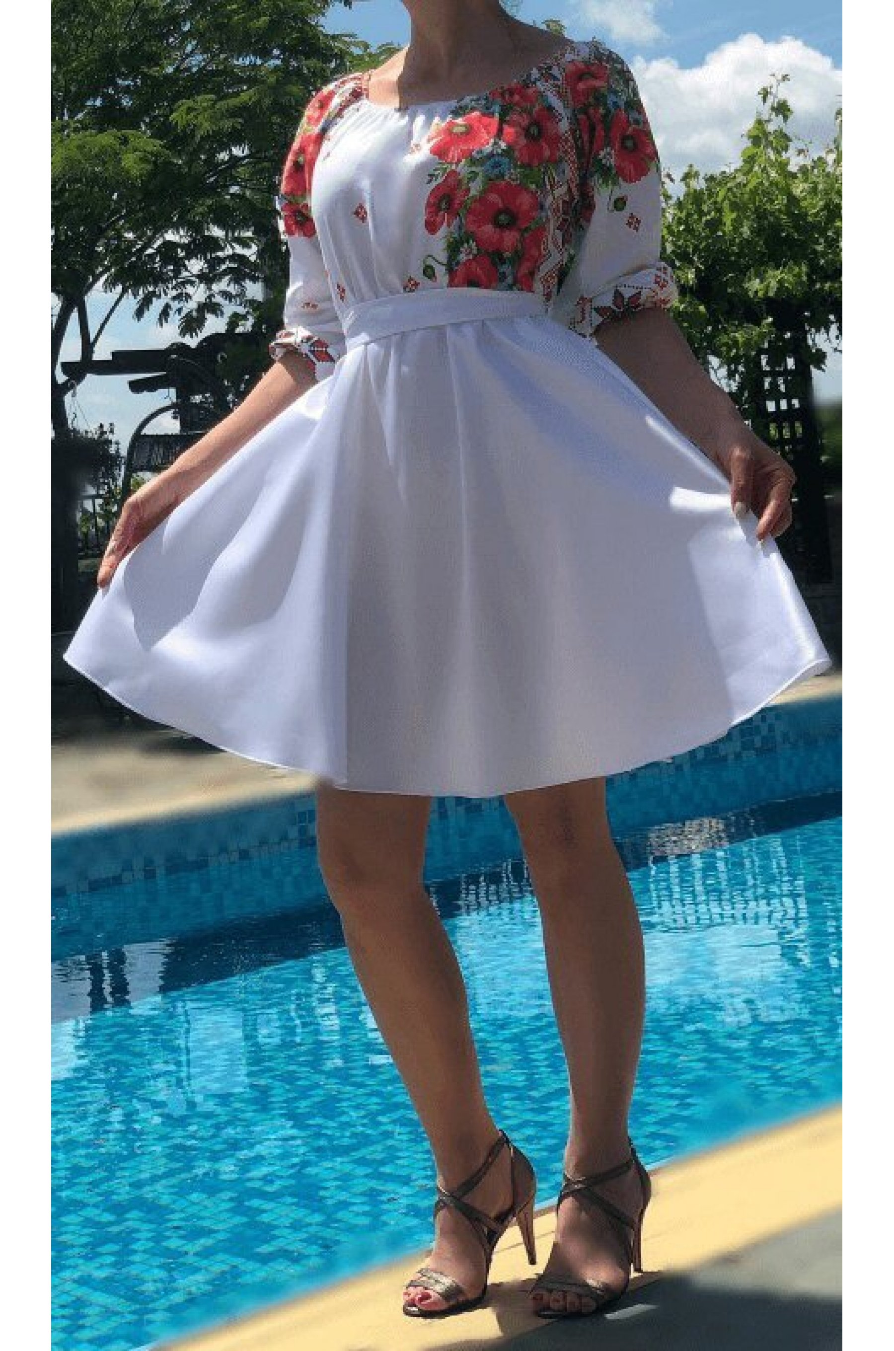 Rochie traditionala midi alba cu maci rosii Azra - JojoFashion.ro