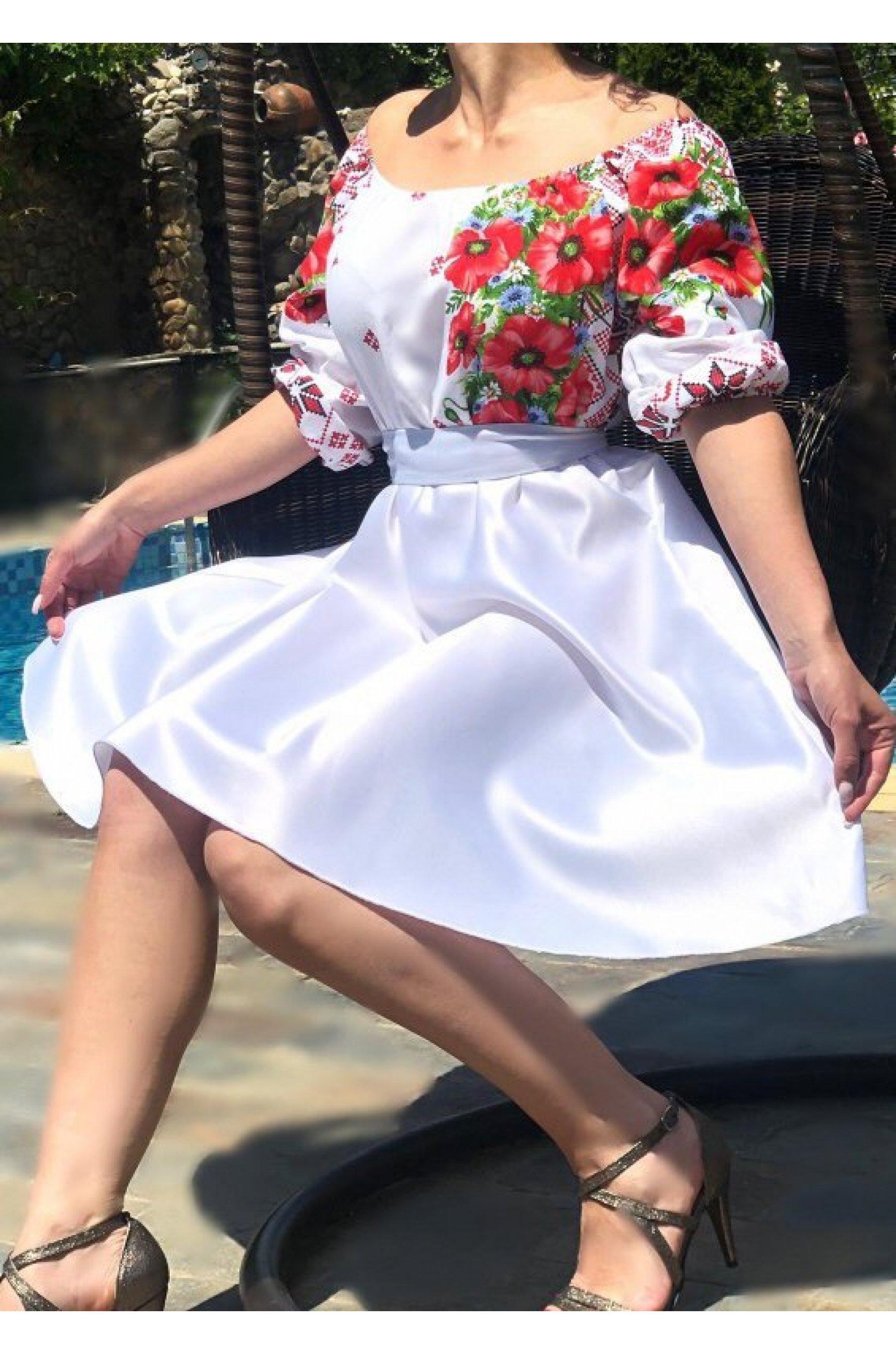 Rochie traditionala midi alba cu maci rosii Azra - JojoFashion.ro